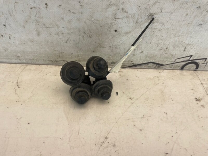 Б/У концевик двери Renault Duster 2013 HSM K4M606 nЦена за штукуnВ наличии 4 штуки 49724 RENAULT арт. 7700427640B