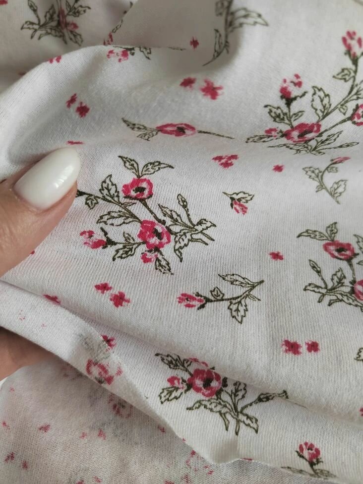 2м. Кулирка ткань для шитья. 100% хлопок. Детская. Белый с цветами. Рукав шириной 200 см. плотность 140