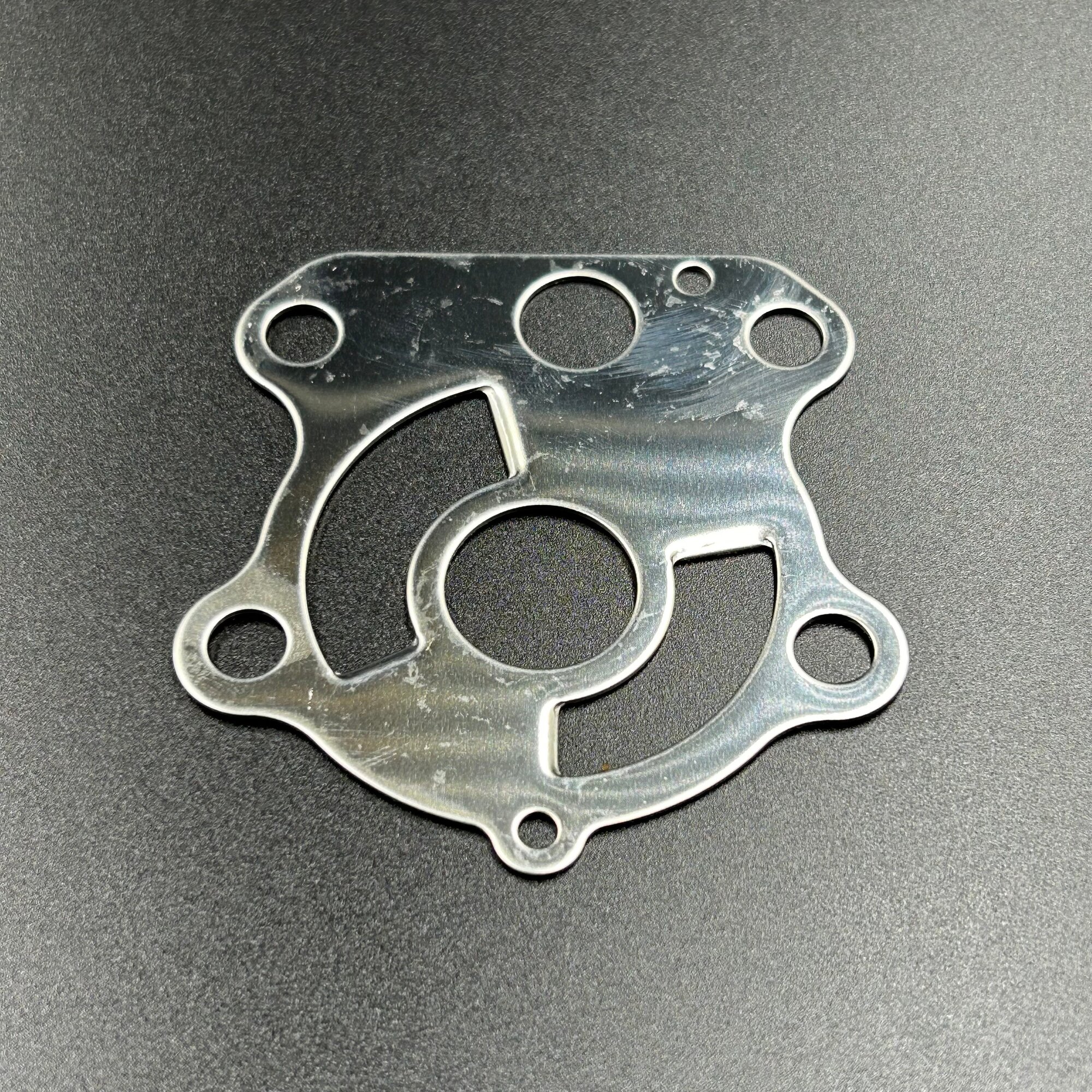 Пластина помпы охлаждения Yamaha 75-90 (KACAWA), OEM: 688-44323-00