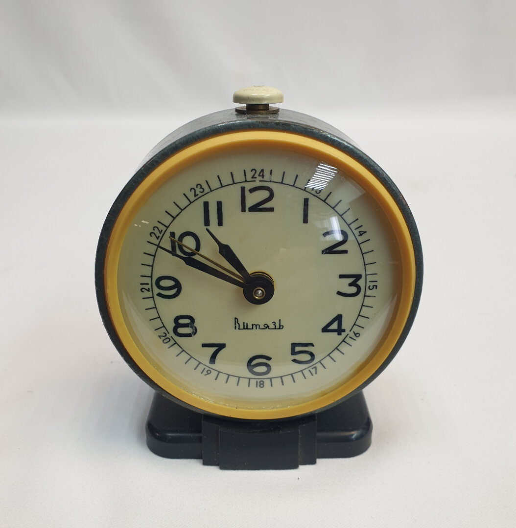 Часы механические "Витязь", пластик, металл, рабочие. СССР