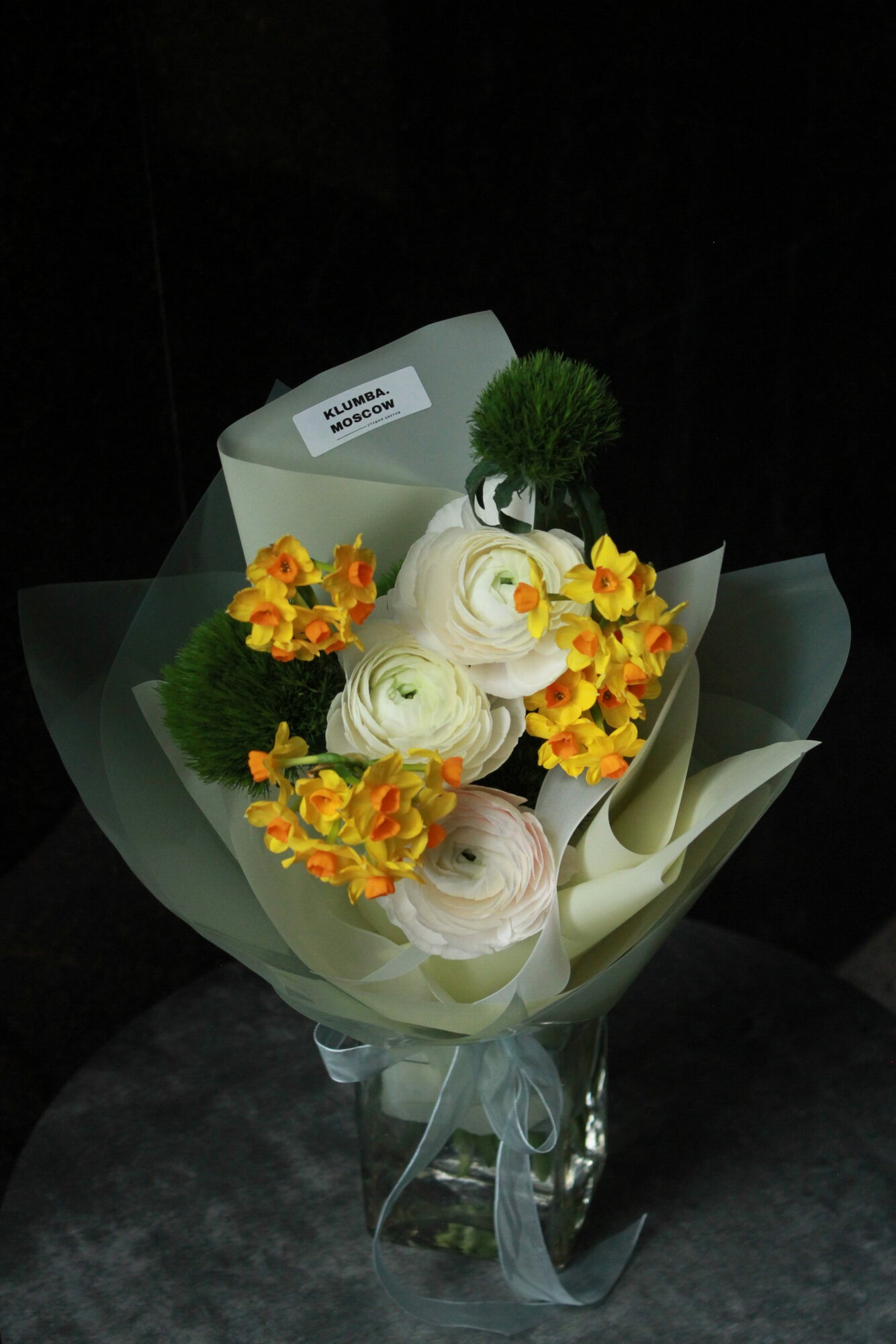 Солнечный букет с нарциссами S от студии цветов klumba.moscow