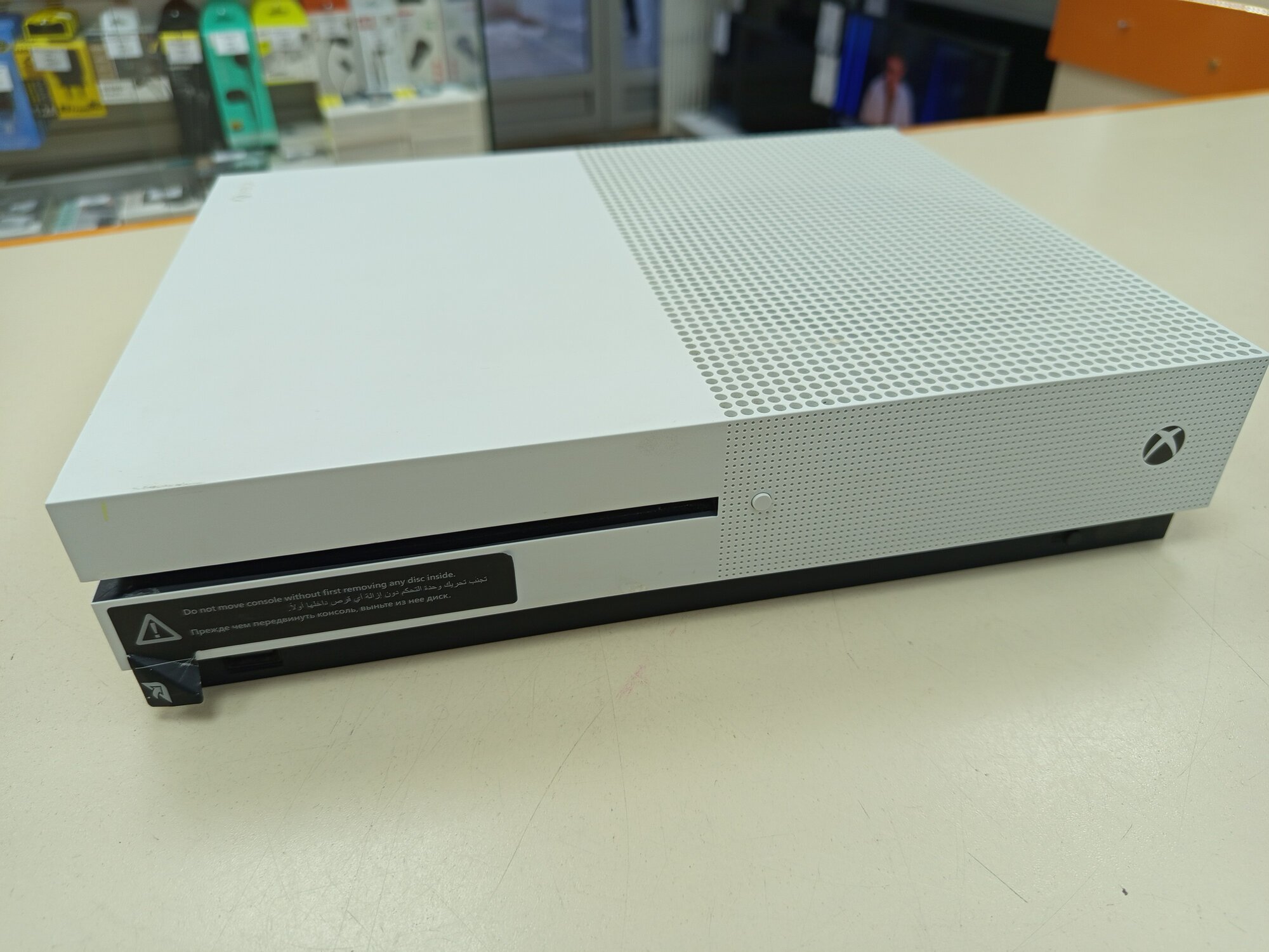 Игровая приставка Microsoft Xbox One S, Blu-ray, 500GB, 1 геймпад Б/У Уценка
