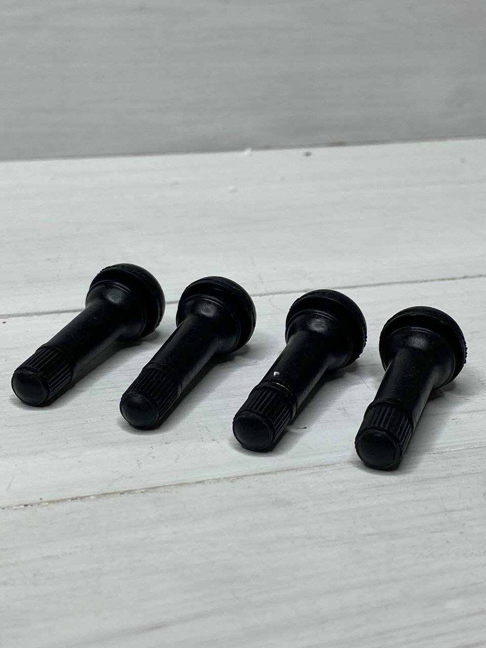 Вентили автомобильные для шин ниппели 4 штуки набор