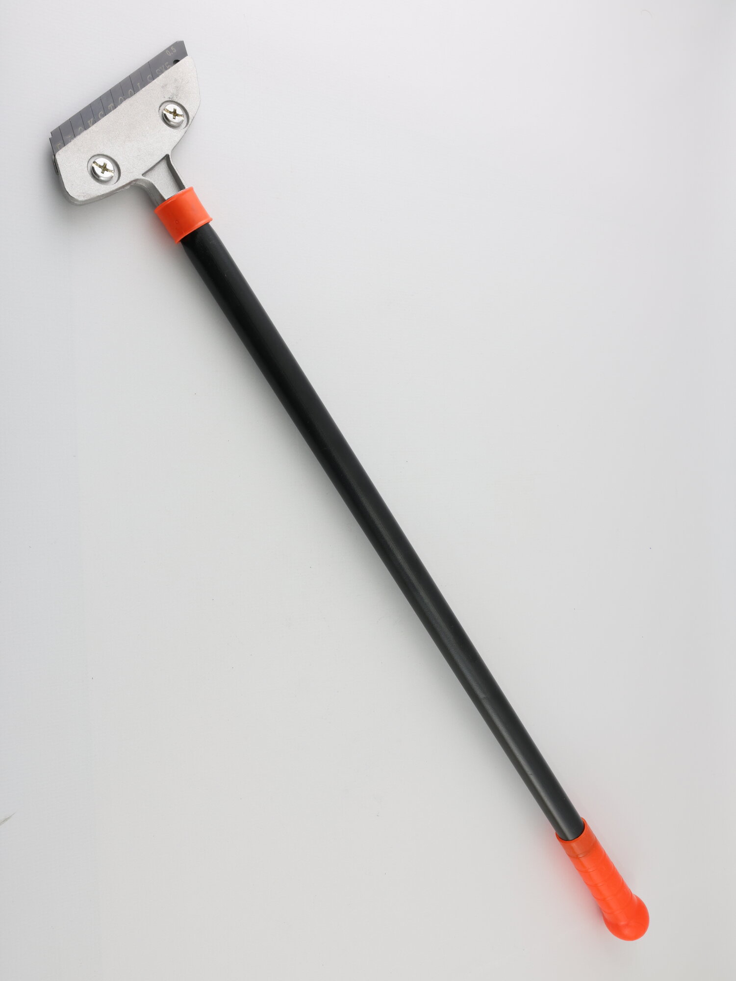 Скребок строительный 600мм LIT с пластик. рукояткой