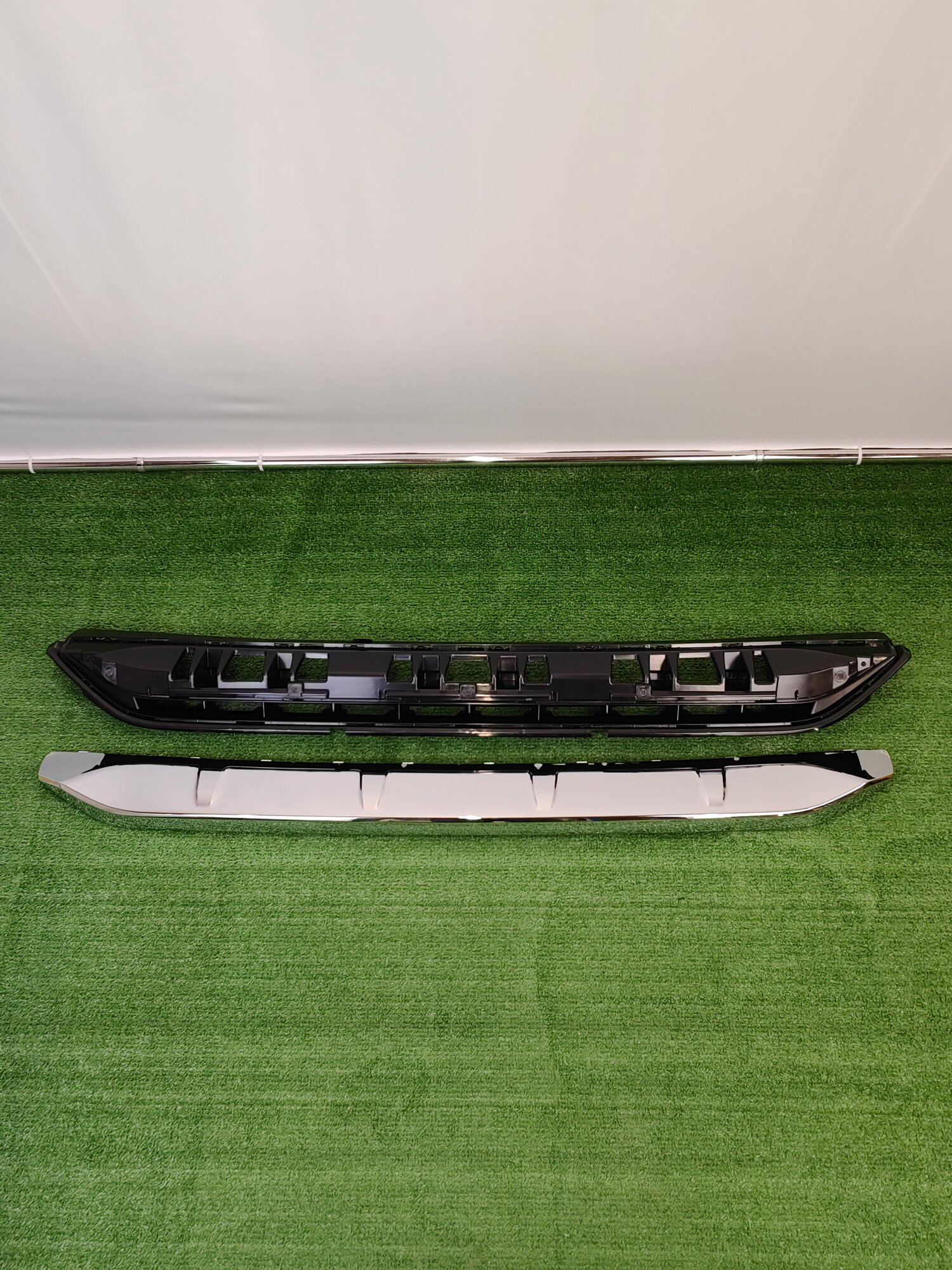 Toyota Молдинг решетки радиатора нижний Lexus RX F sport 5312248080