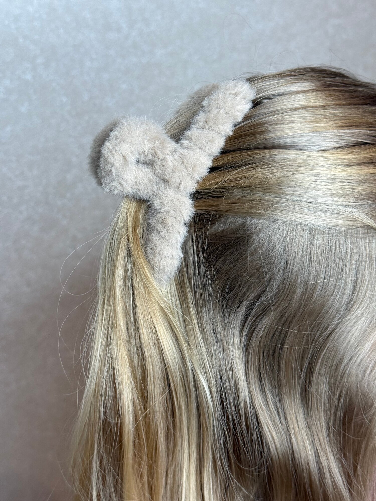 Крабик для волос, заколка краб 11,2см, набор 2 шт. Черный+ Кремовый, пушистые.