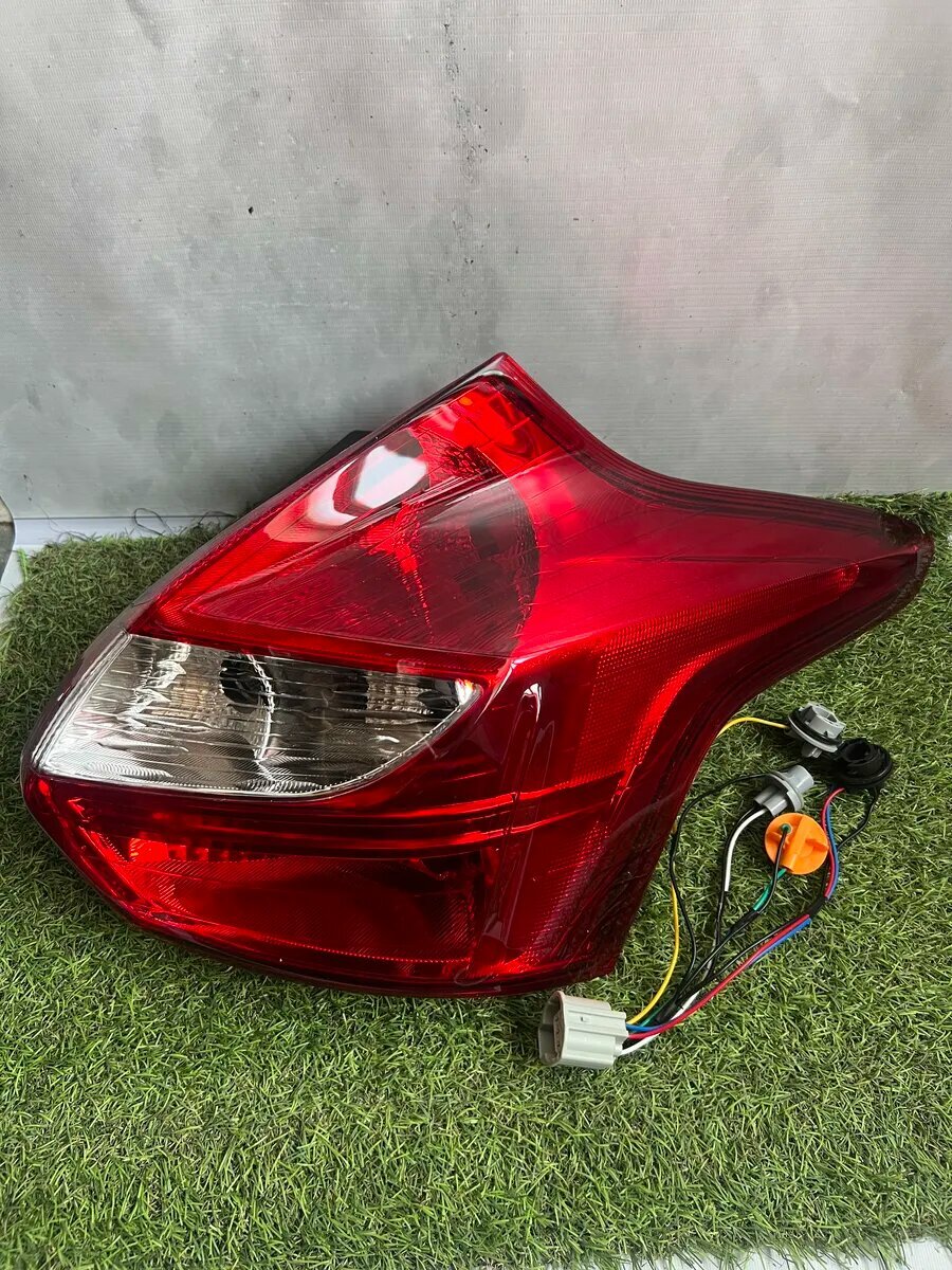 Фонарь задний правый Ford Focus 3 2011-2015 хетчбек