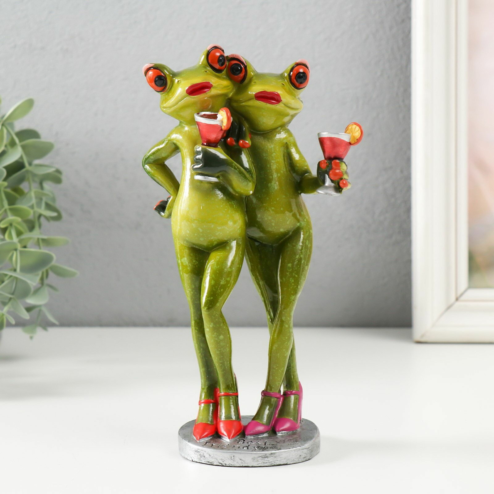 Фигурка полистоун лак "Лягухи подружки", 9.5x6.5x18.5 см, тематика праздника: универсальная тематика