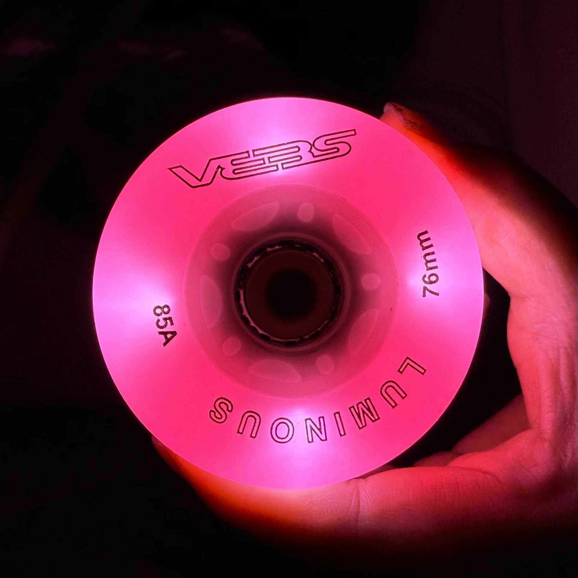 Колеса для роликов Luminous 76мм 85а жесткость 8шт. Светящиеся розовым с магнитными втулками.