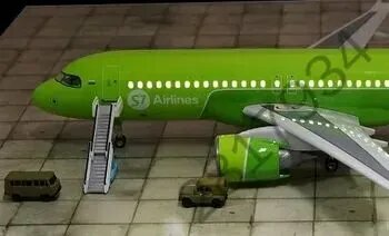 Игрушечный самолет S7 Airlines Airbus A320 Neo с подсветкой салона и аккумулятором — фото 1