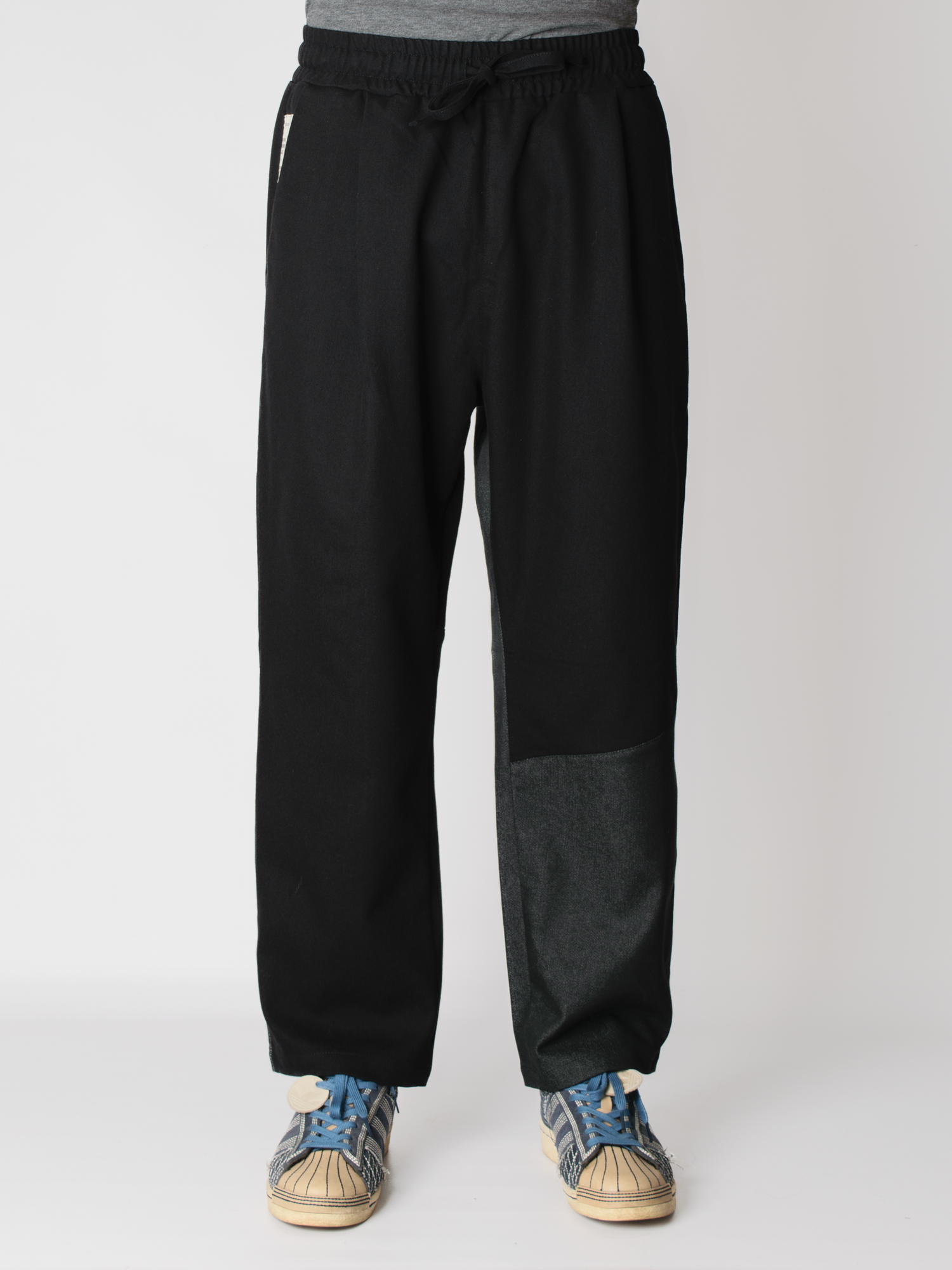 Брюки чинос