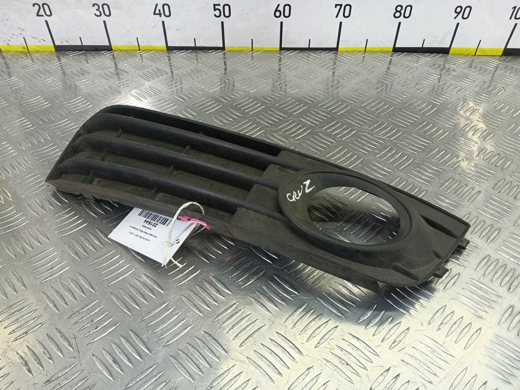 Накладка бампера переднего Б/У для AUDI A4 B8 (2007—2012) 8K0807682A
