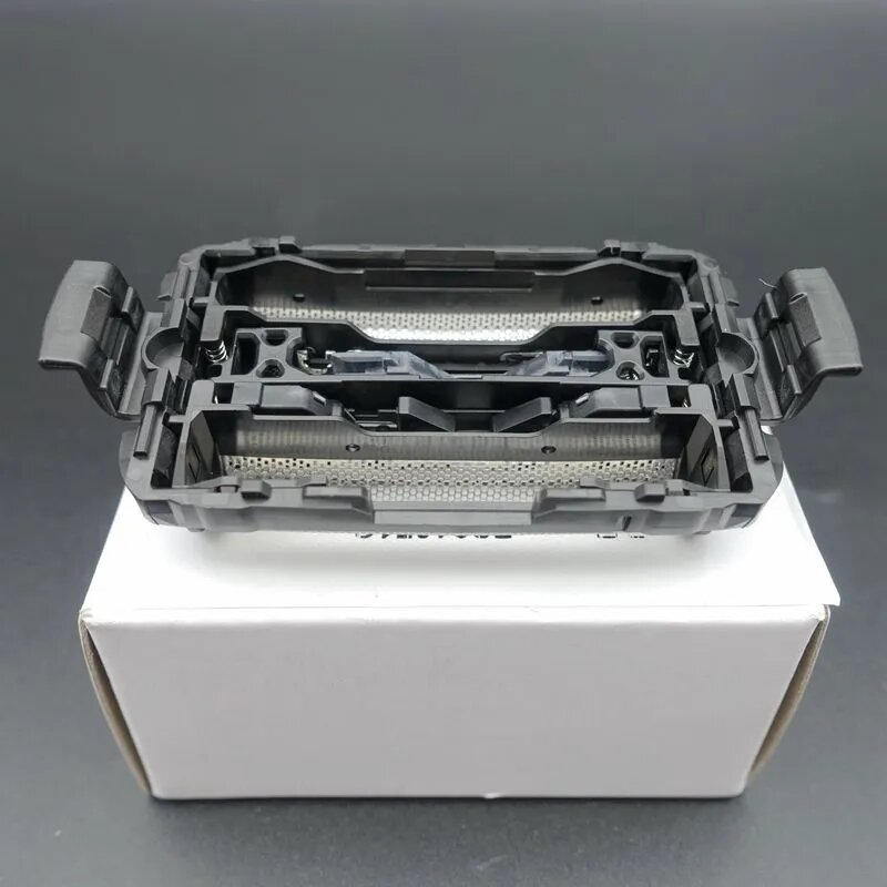 Сетка для бритвы Panasonic WES9167Y1361 - Запасная сетка для электробритвы, цвет белый, металл, для гладкого бритья — фото 1
