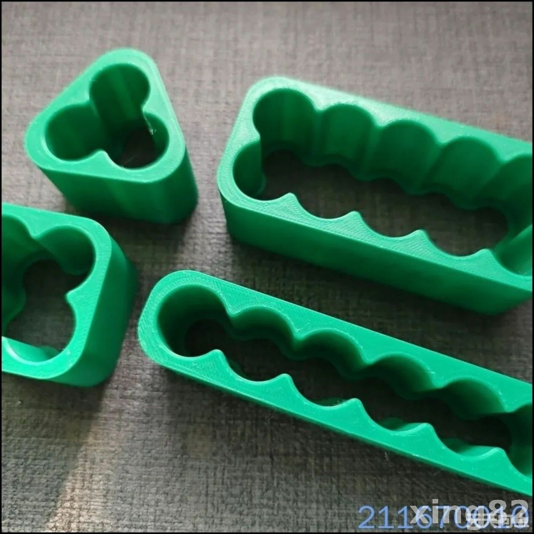 Четыре сварочных аксессуара разных цветов