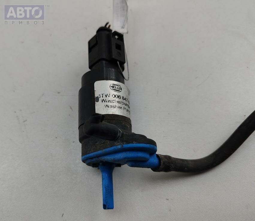 Насос (моторчик) омывателя стекла Volkswagen Passat B5