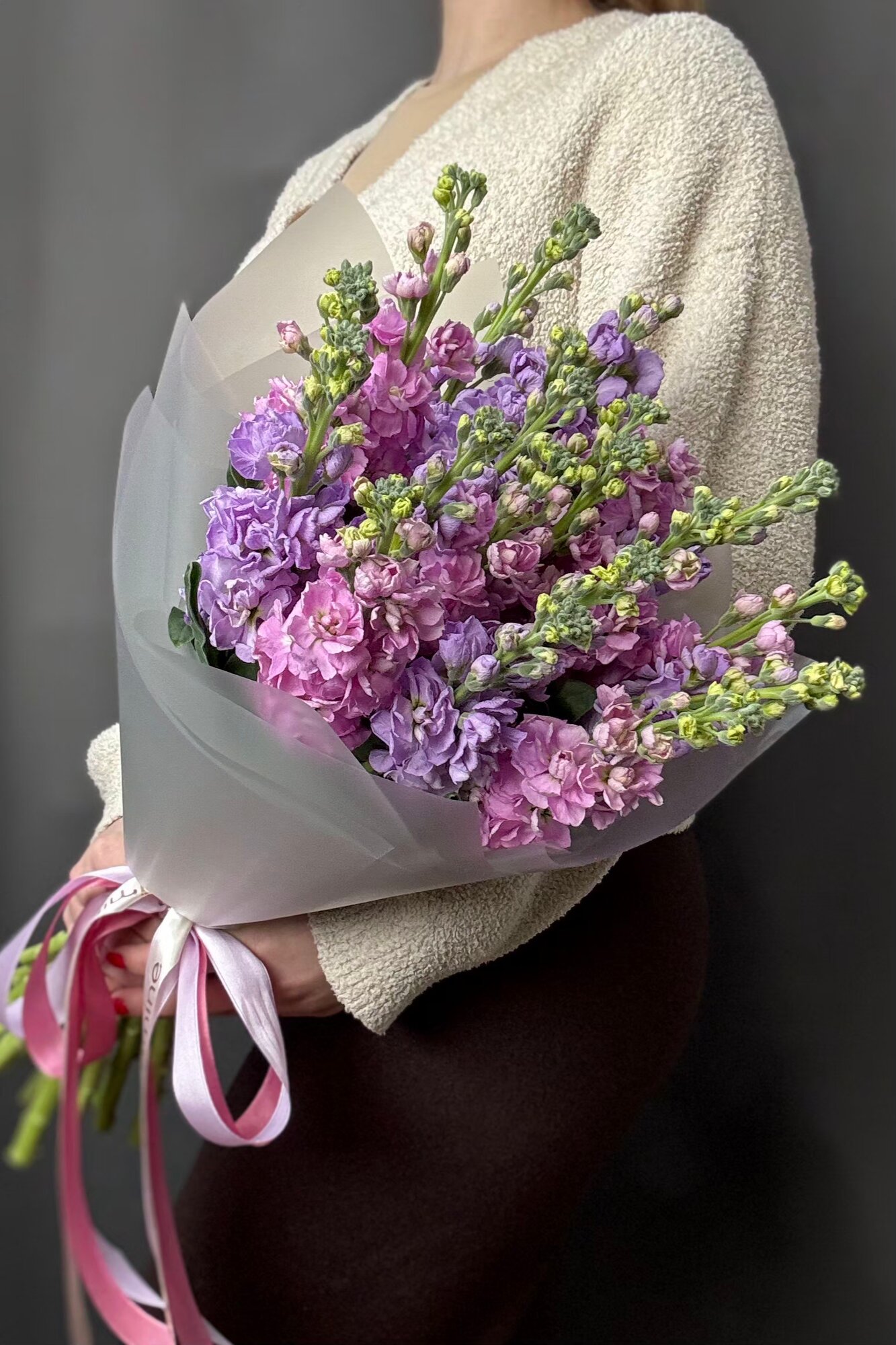 Моно букет "Маттиола", лавандовый, розовый, 45 см высота, 19 веток, в упаковке, с переноской