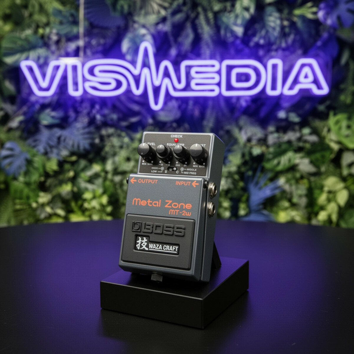 Педаль эффектов Boss "MT-2W", для электрогитары, питание от батареек