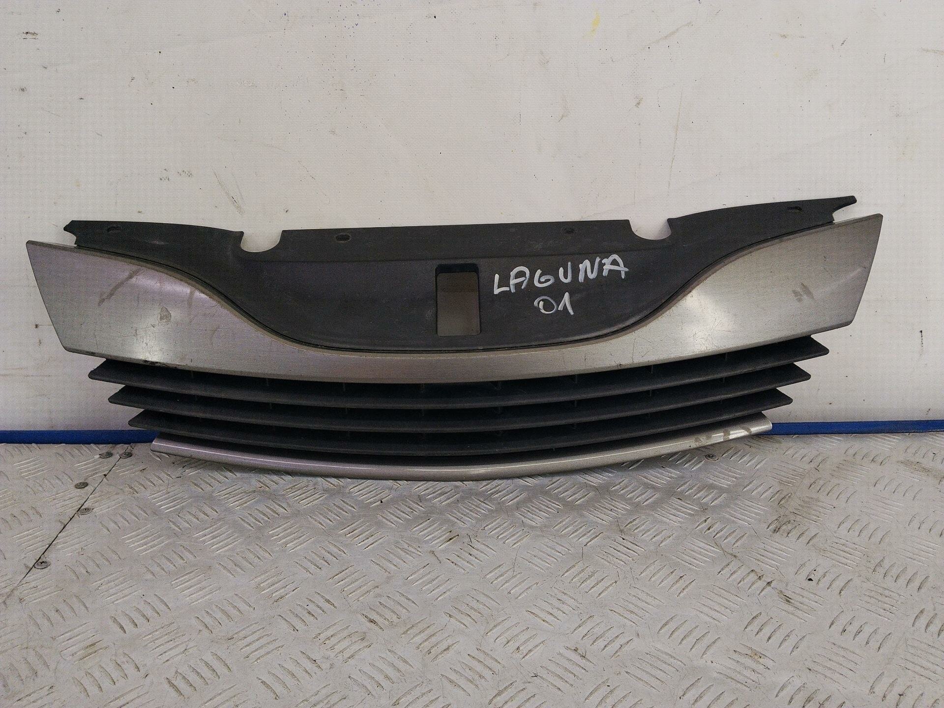 Решетка радиатора Renault Laguna 2 (2001 - 2005) 8200012581