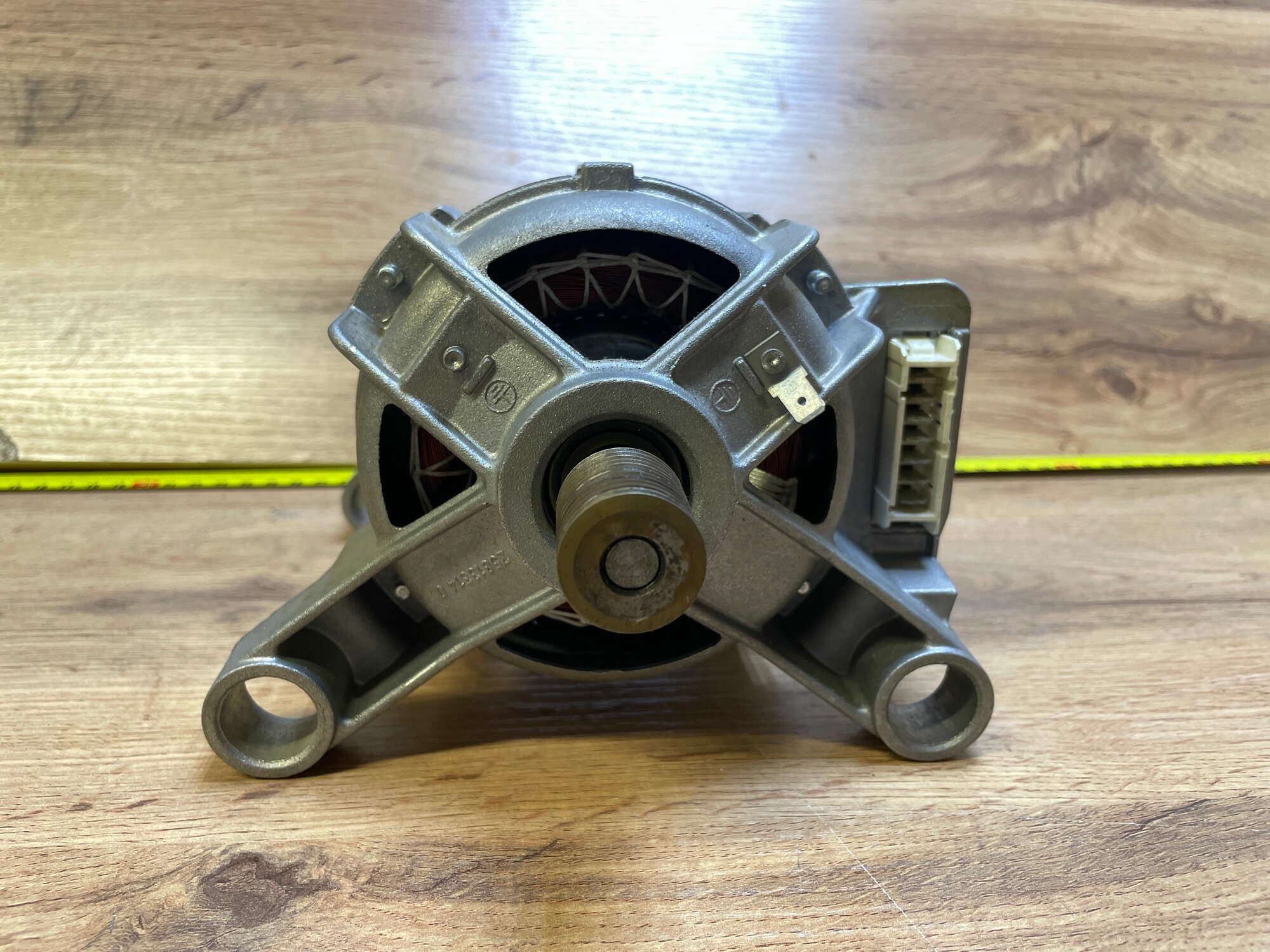 Двигатель стиральной машины 20585.108 Ariston/Indesit 160020873.00