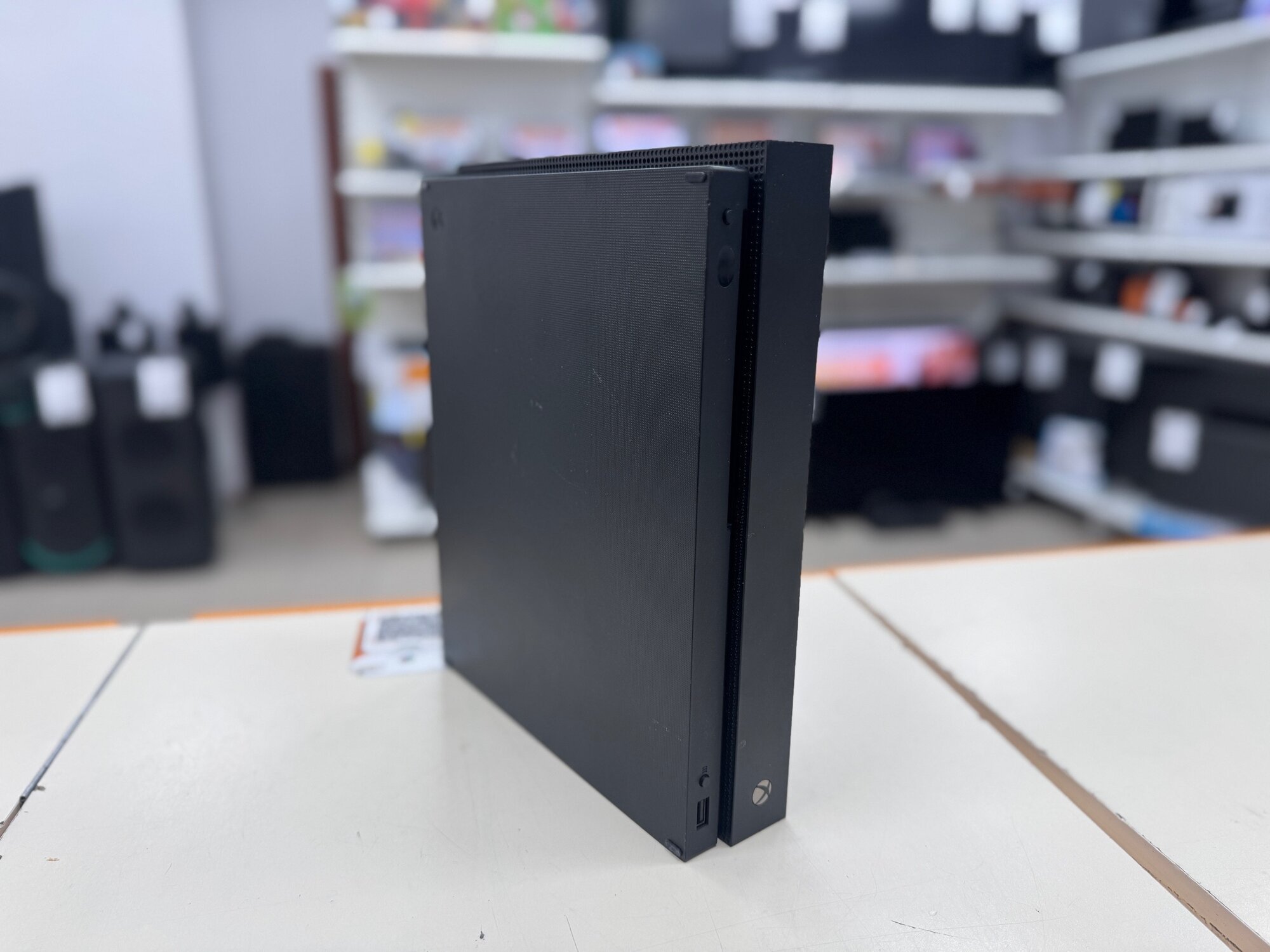 Игровая приставка Xbox One X 500 GB Black, БУ, уцененный товар