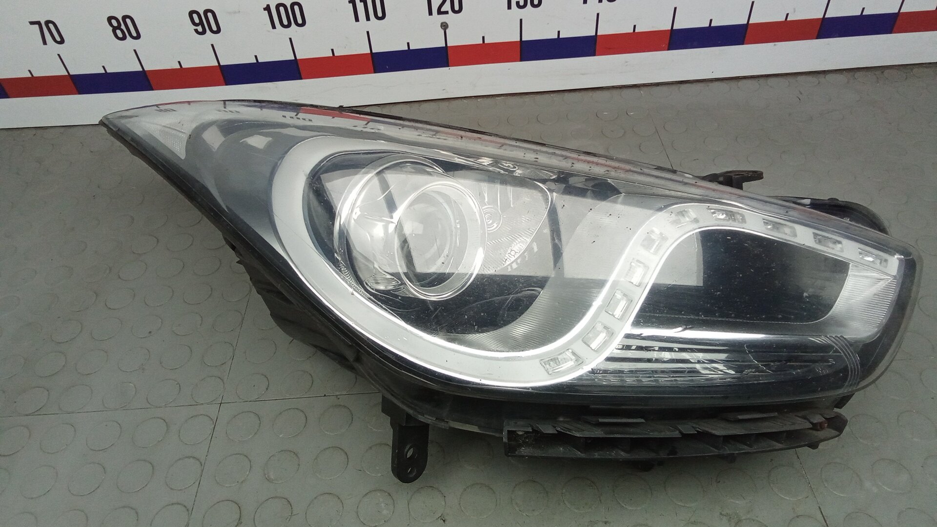 Фара правая HYUNDAI I40, Номер 921023Z045