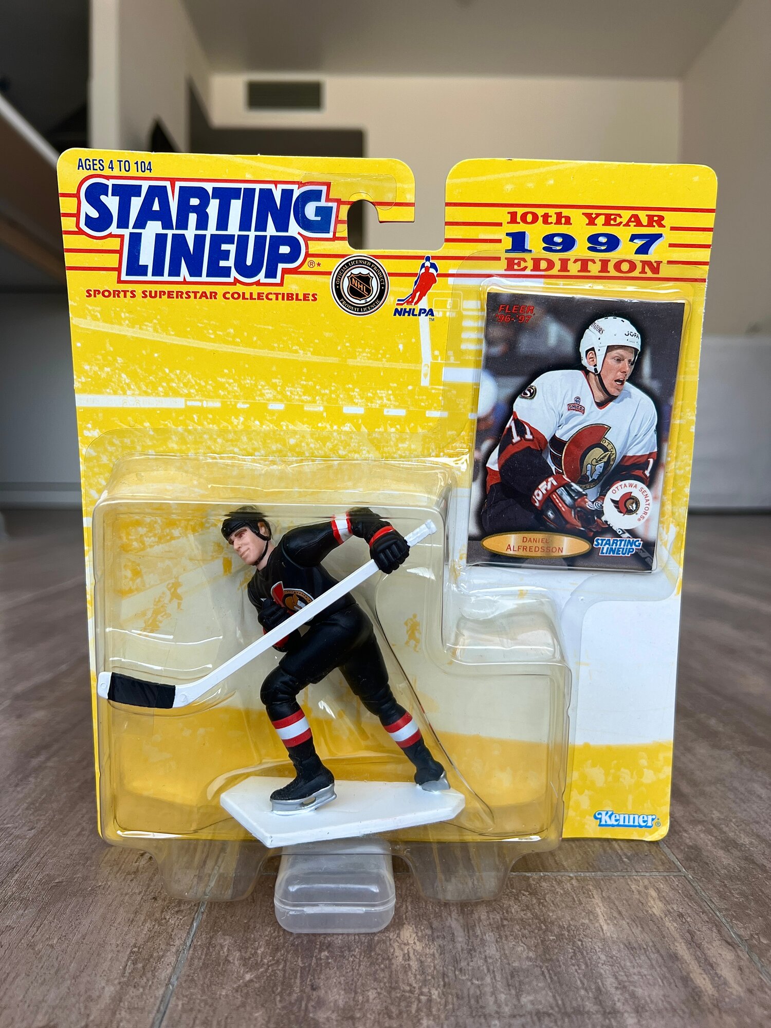 Фигурка NHL Ottawa Senators НХЛ Оттава Сенаторз Daniel Alfredsson Хоккеист Даниэль Альфредссон Хоккей Hasbro Kenner
