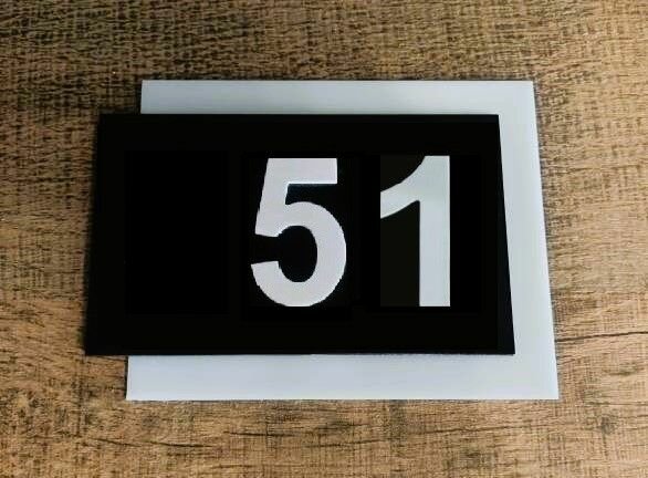 Цифры на дверь, табличка с номером черная 51
