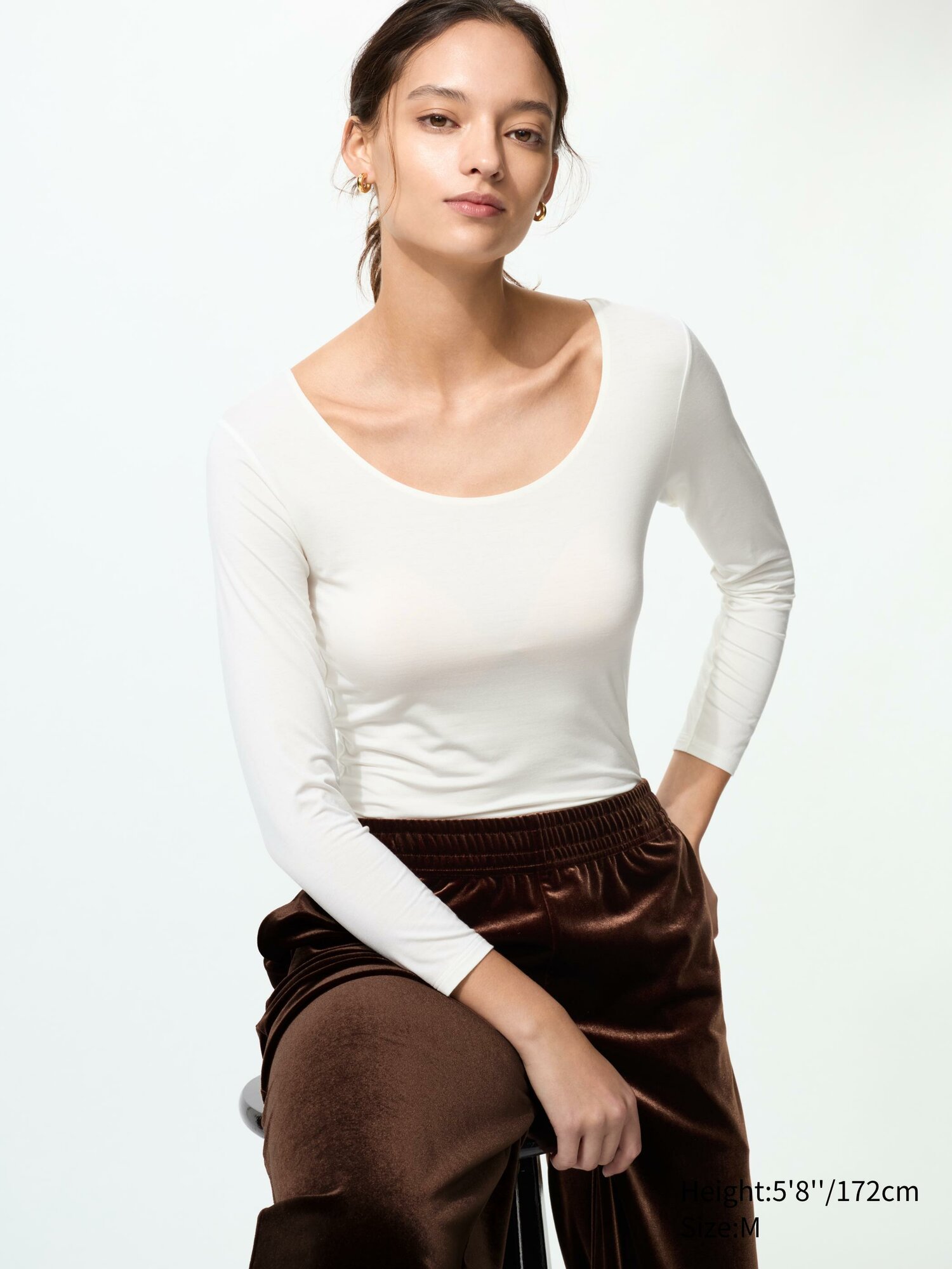Футболка Women Heattech Scoop Neck Long Sleeve T-shirt 469740/472364/460349/478934