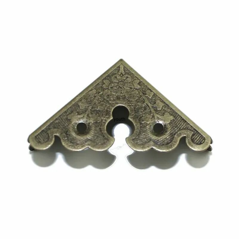 Мебельный уголок декоративный 34×34 мм — набор 4 шт. железные угловые защитные накладки с гвоздями для шкатулки