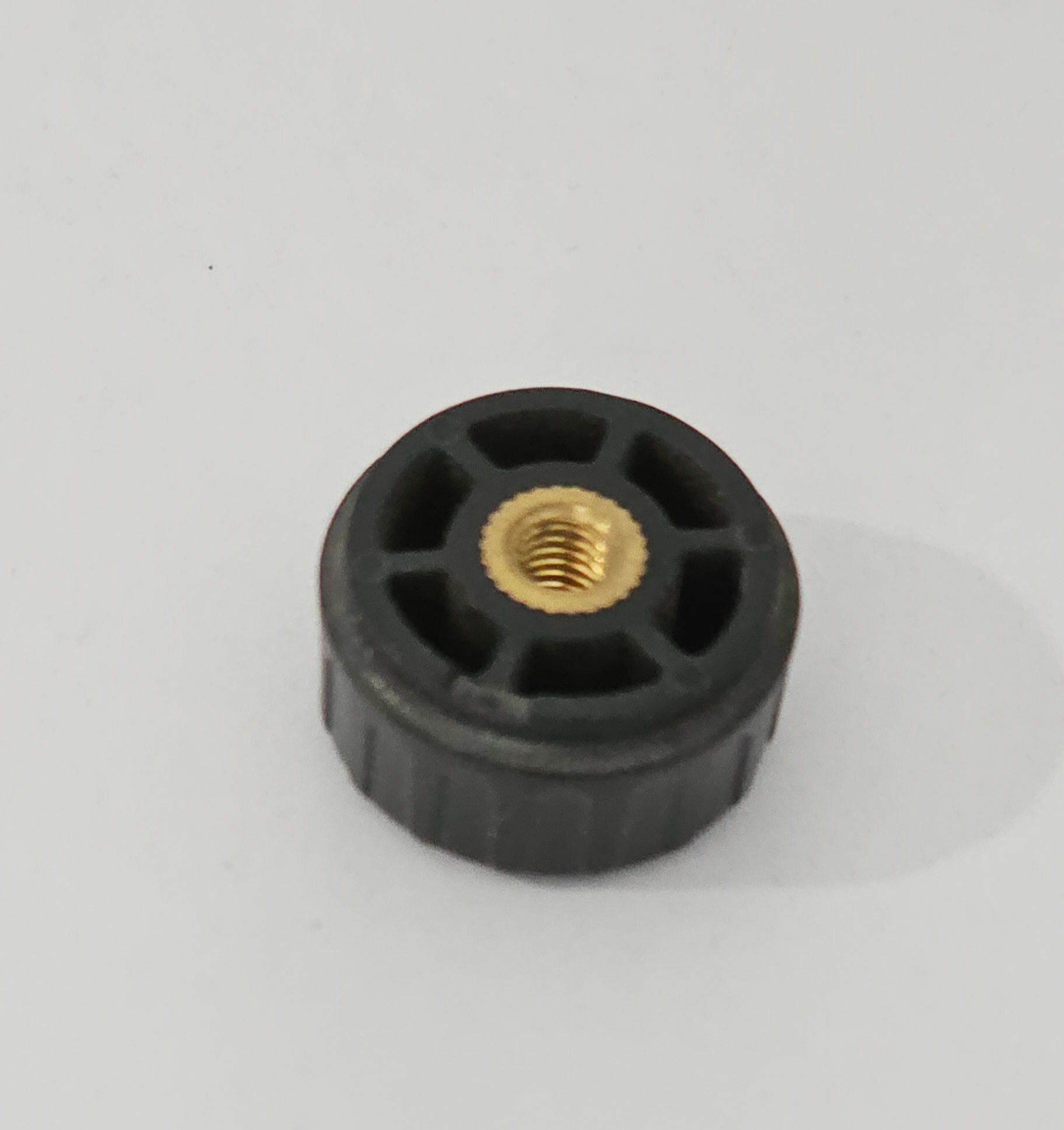 Гайка с накаткой M4 для UH200D Makita 252656-7