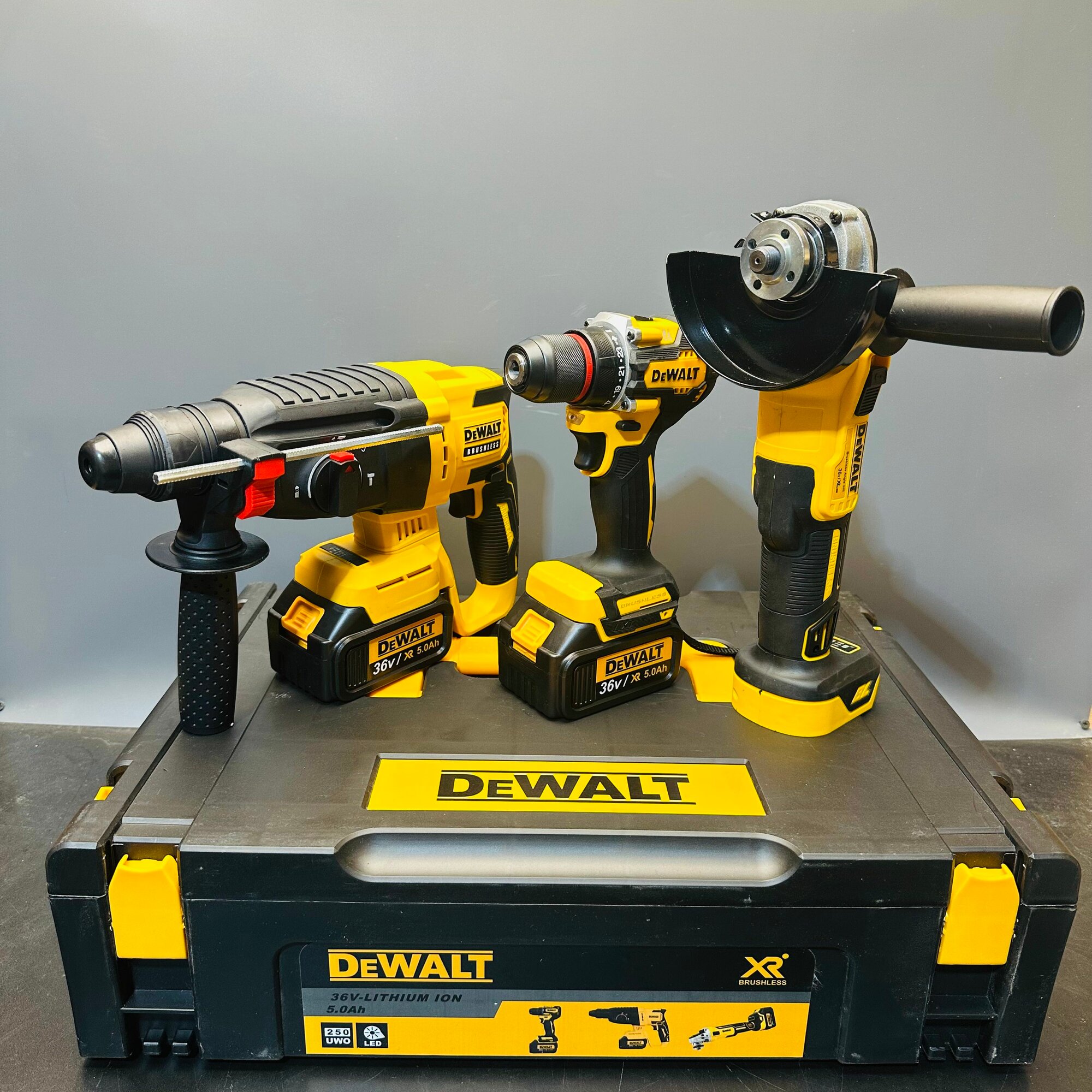 Набор аккумуляторного иснтрумента DeWALT 3в1 Шуруповерт+Перфоратор+Болгарка 36V 2АКБ