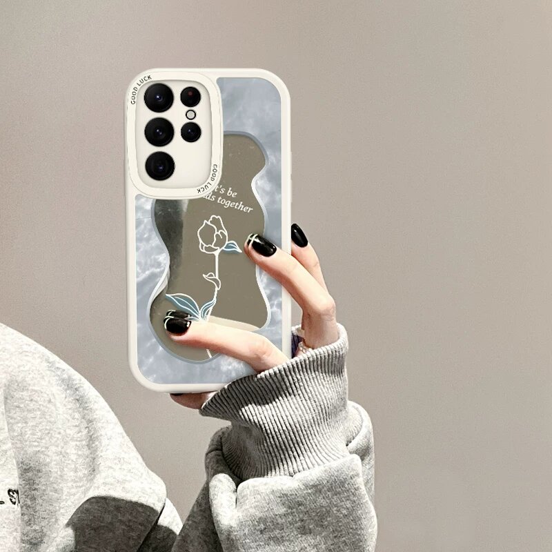 Чехол для телефона Samsung Galaxy S22 с антично-белым зеркальным покрытием и английским линейным узором