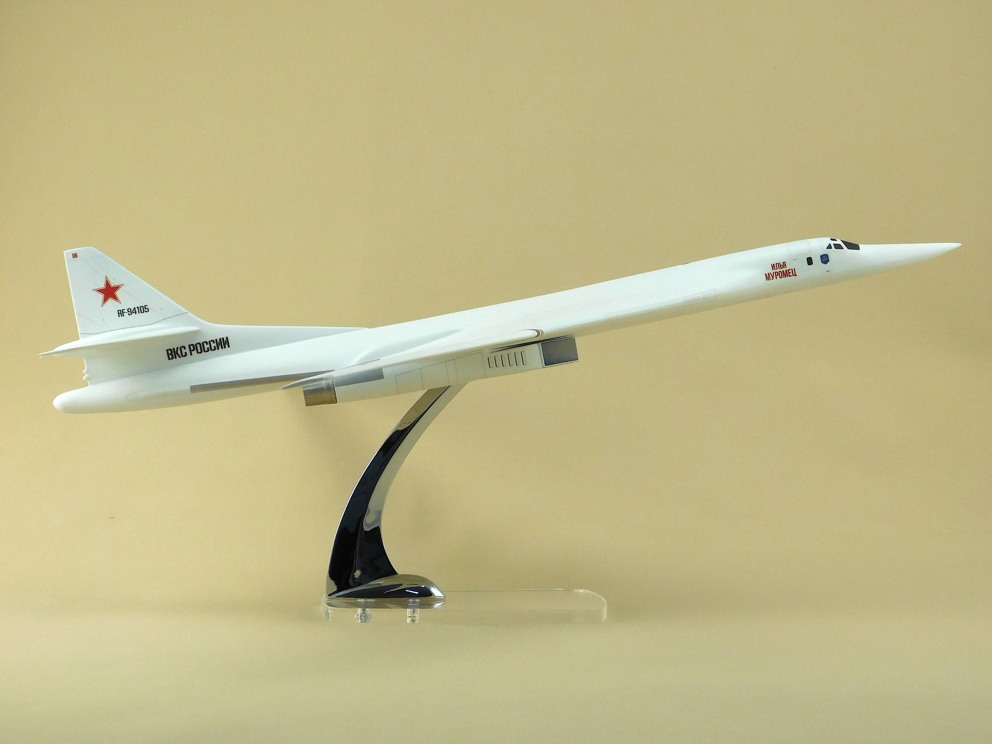 Модель самолета Ту-160М (М1:100, 06, RF-94105, Илья Муромец)