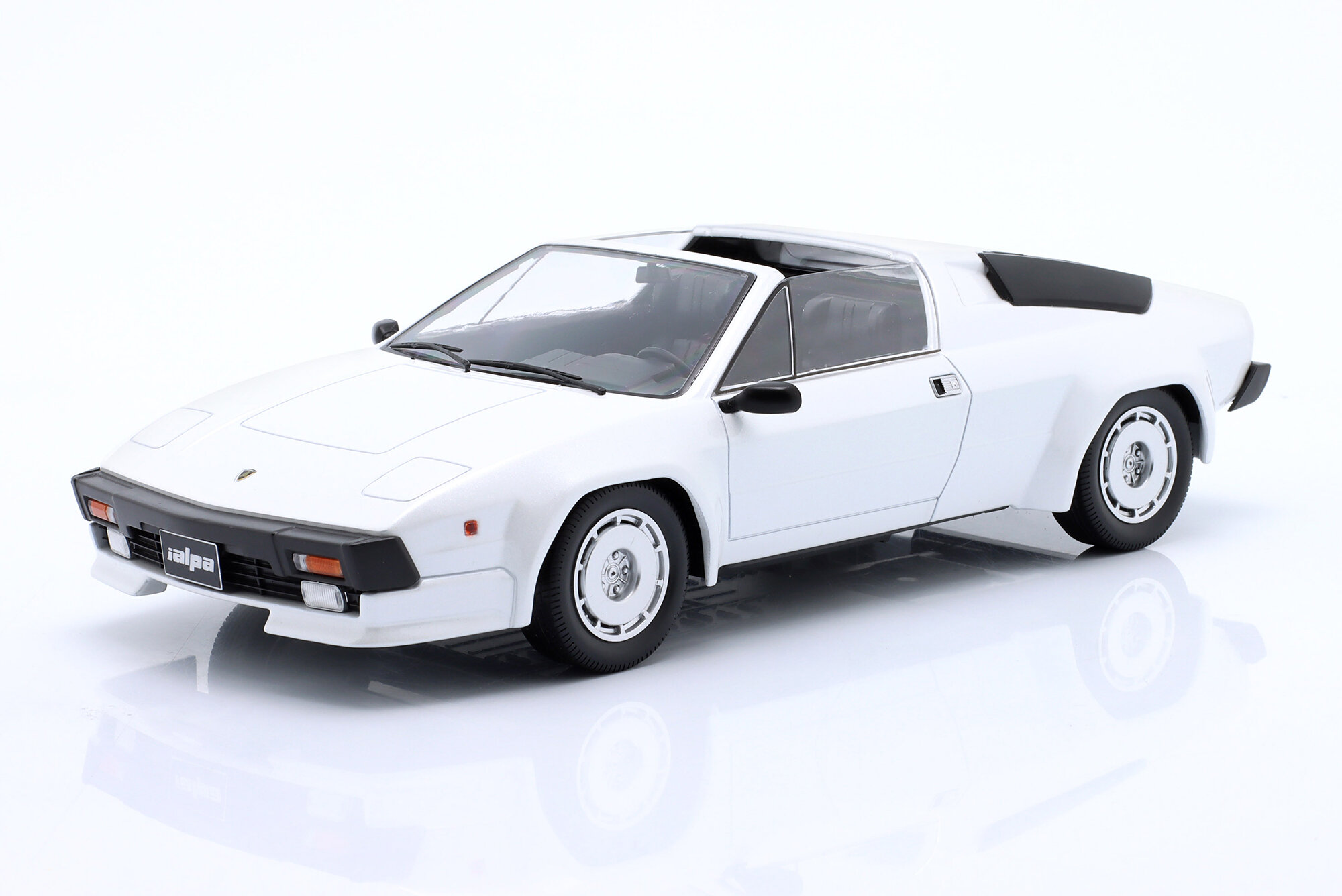 Модель коллекционная KK-SCALE Lamborghini jalpa 3500 with removable hardtop 1982 whitemetallic