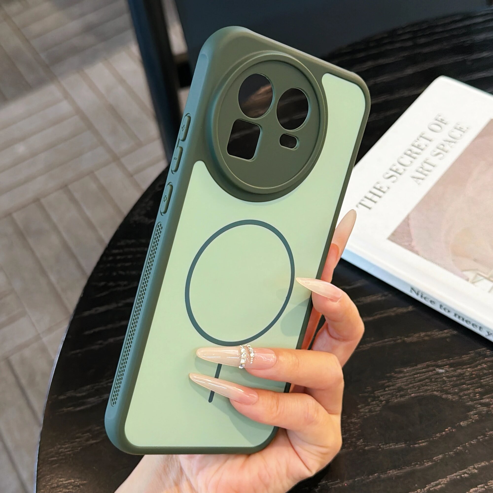Зеленый чехол Realme GT8 Pro с магнитом
