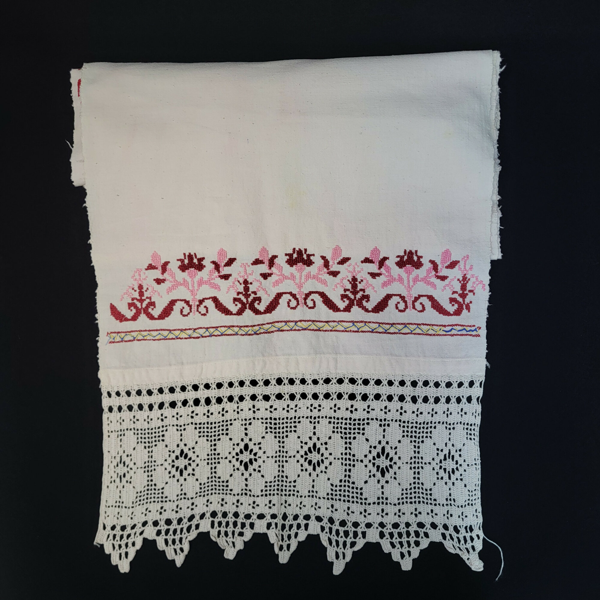 Полотенце винтажное, СССР. Льняное кухонное, с вышивкой и кружевной каймой, 234 см