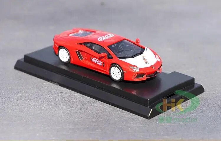 Модель спортивного автомобиля Kyosho Lamborghini 1:64 LP700-4
