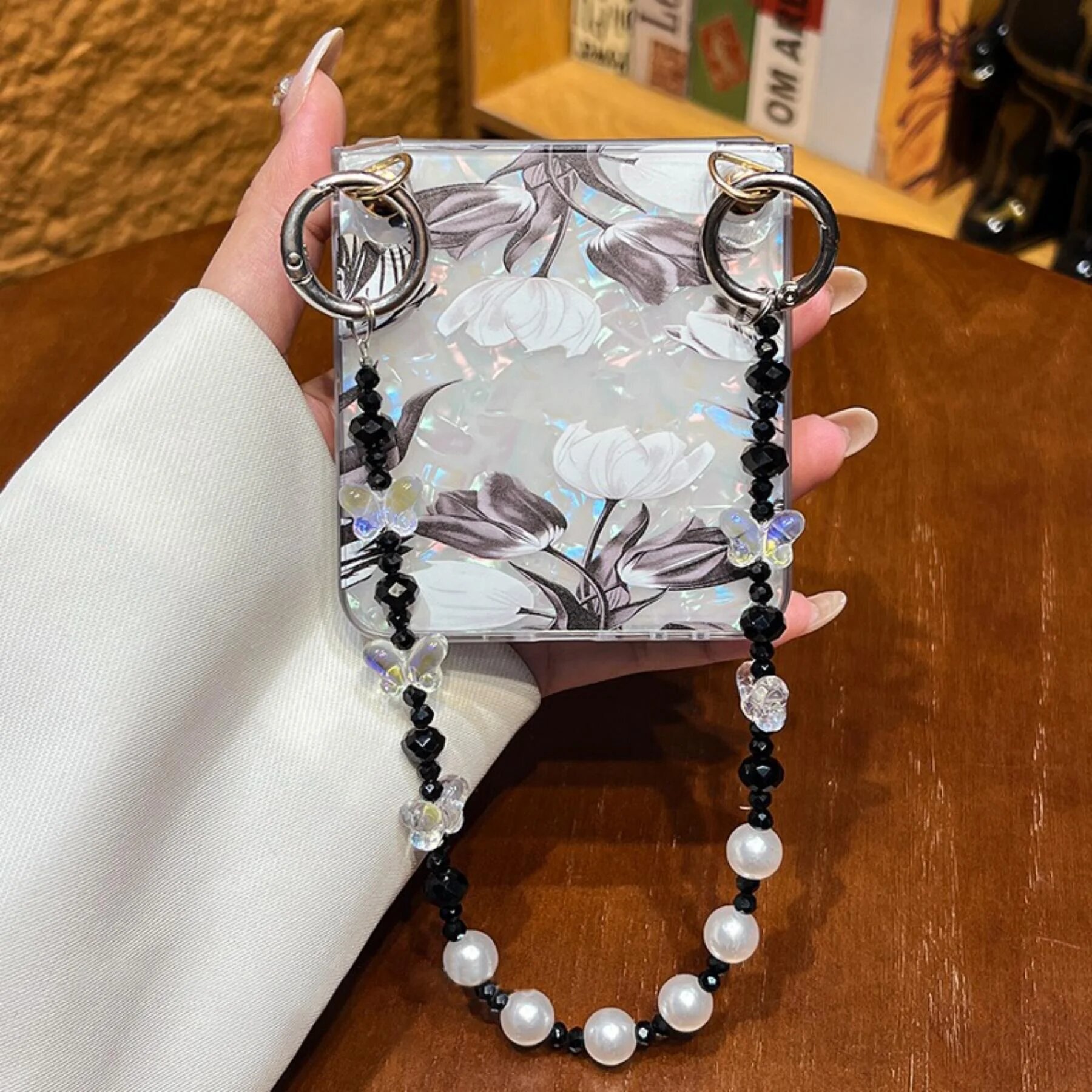 Чехол-браслет в корейском ретро-стиле с узором в виде ракушек, белыми и B, for Samsung Z Flip 6