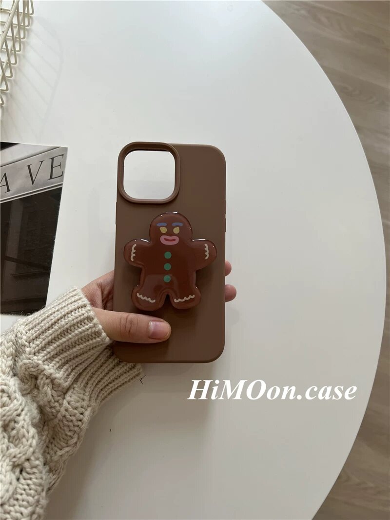 Силиконовый чехол с подставкой для iPhone 12 с дизайном пряника с рождественским человечком