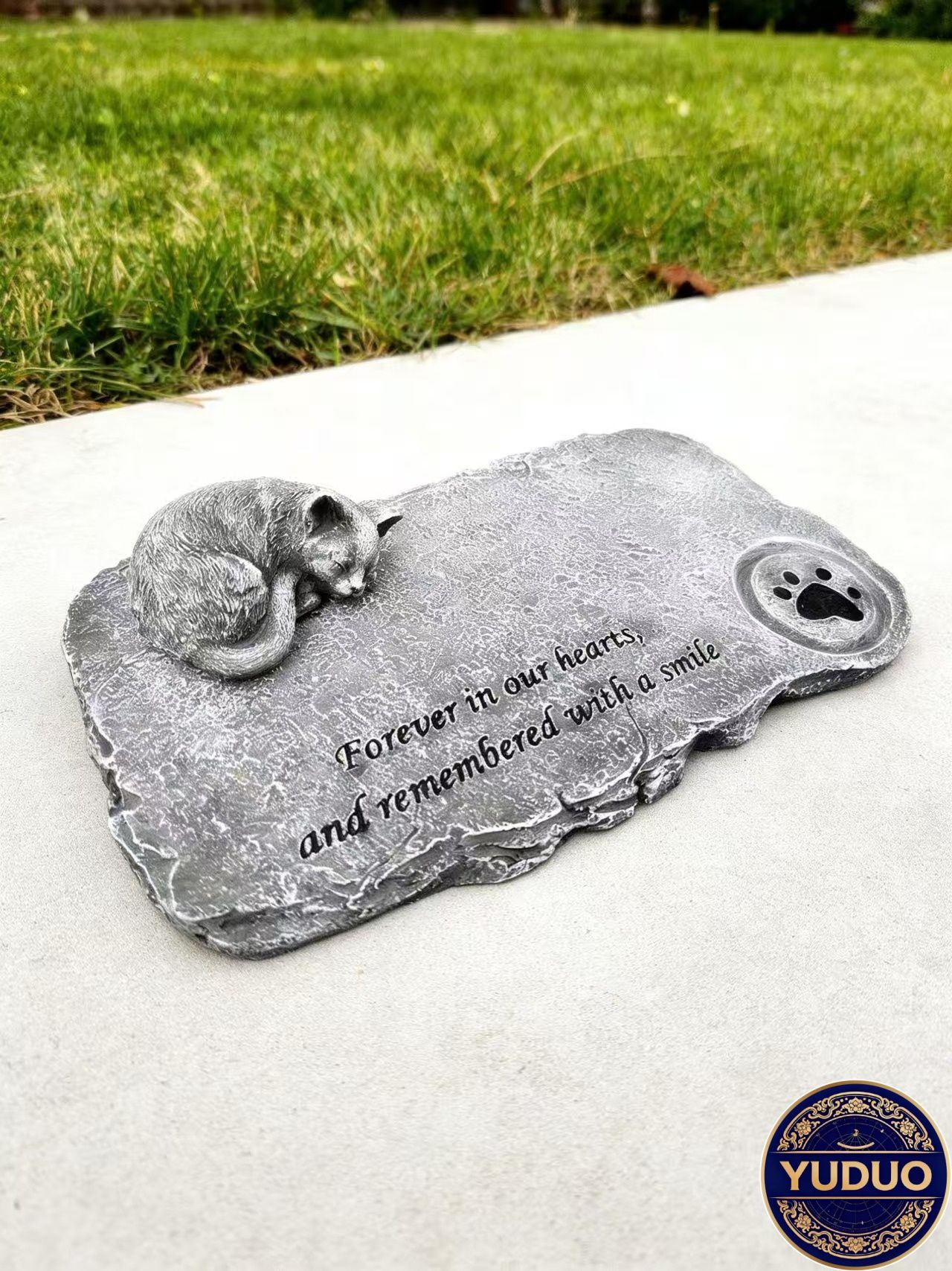 Декоративная фигурка из смолы серого цвета высотой 7 см и длиной 24.5 см, вес 1050 г