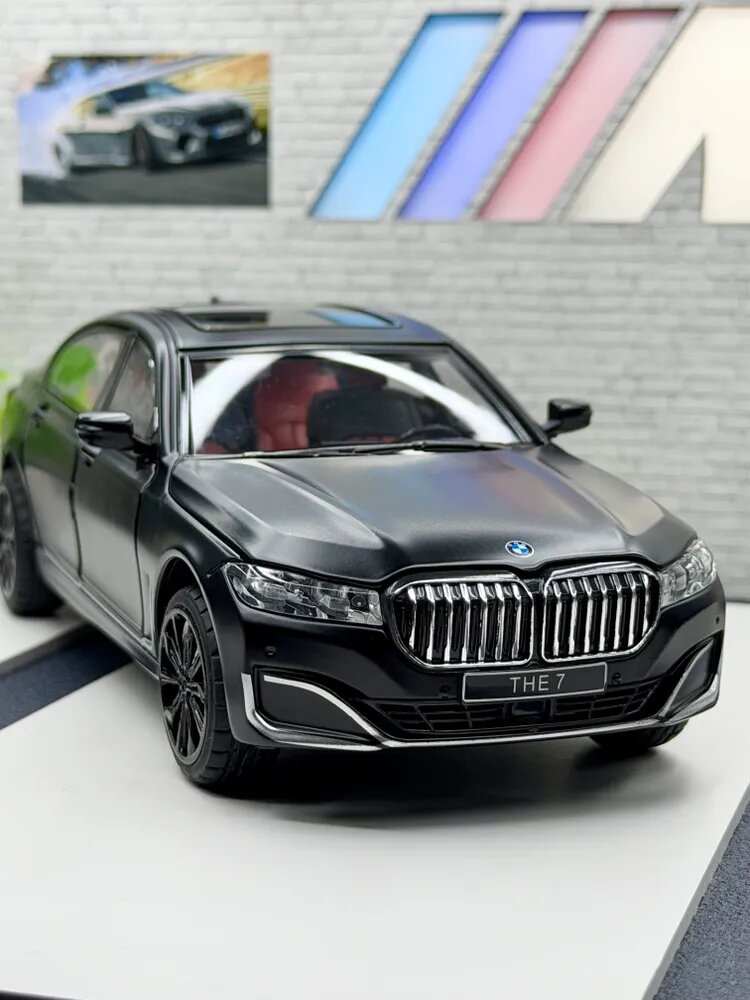 Металлическая машинка BMW M8