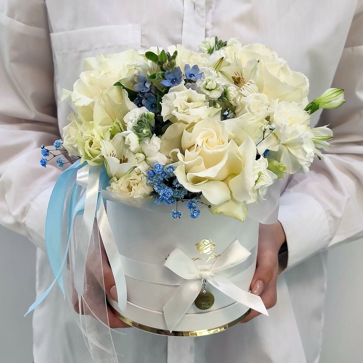 Букет Талисман Флоры "Белая дымка", розы, альстромерии и др, 10 цветов