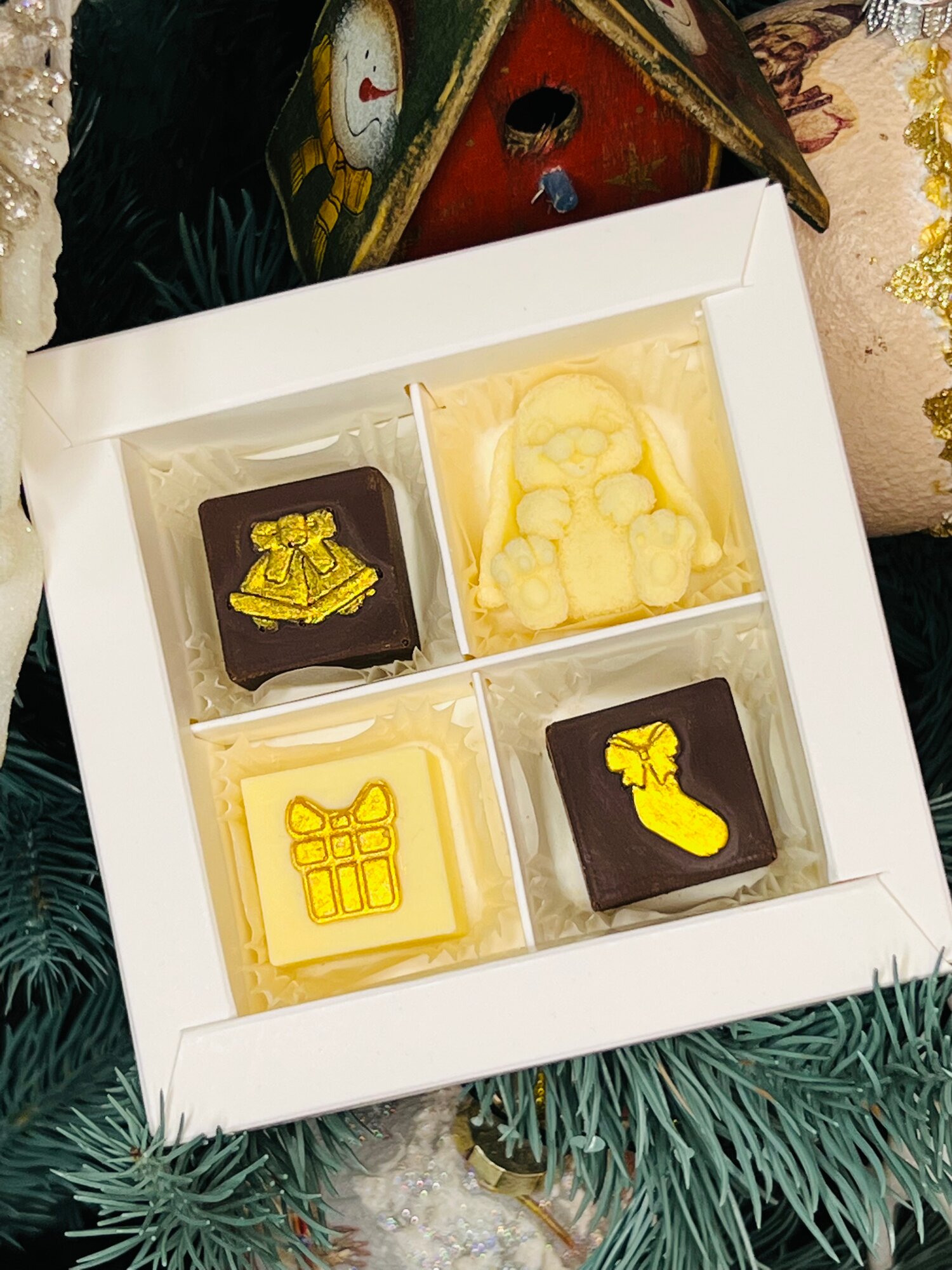 Шоколадный набор "Конфеты на новый год" №27 - 2 коробки, темный и белый шоколад, ручная работа