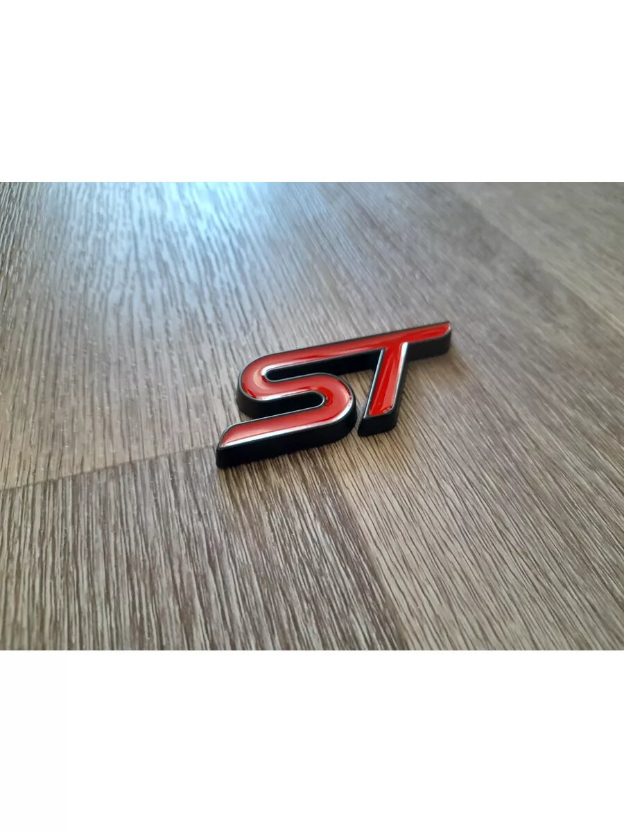 Шильдик ST задний красный с черной окантовкой Форд Фокус 2