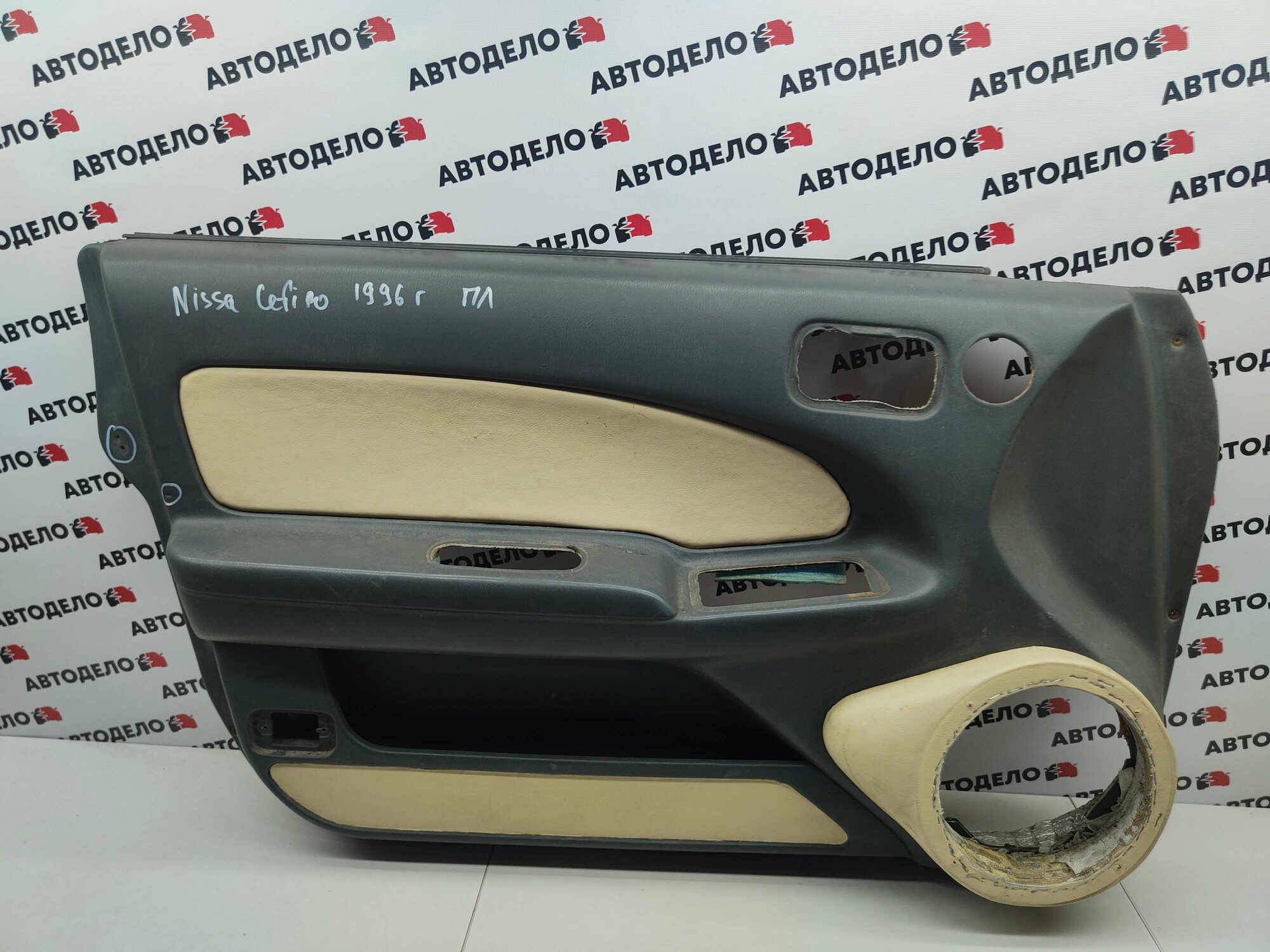 Обшивка двери передняя левая Nissan Cefiro 1996 г