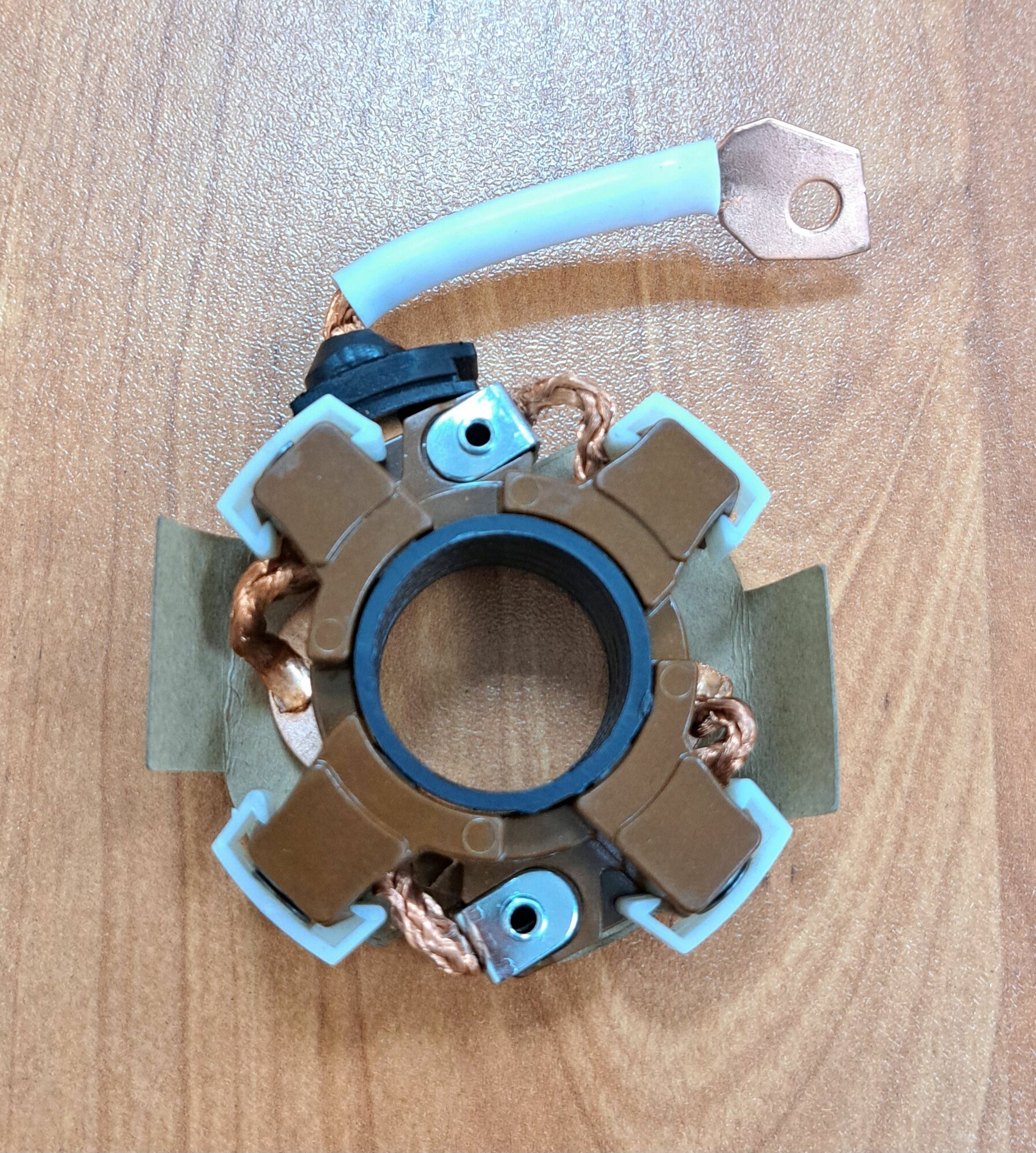 57.3708310-01ВТ Щеточный узел стартера подходит для с/о ВАЗ 2110, 2111-15, 2101-09, 1117-19, 2170, 2108, 21213