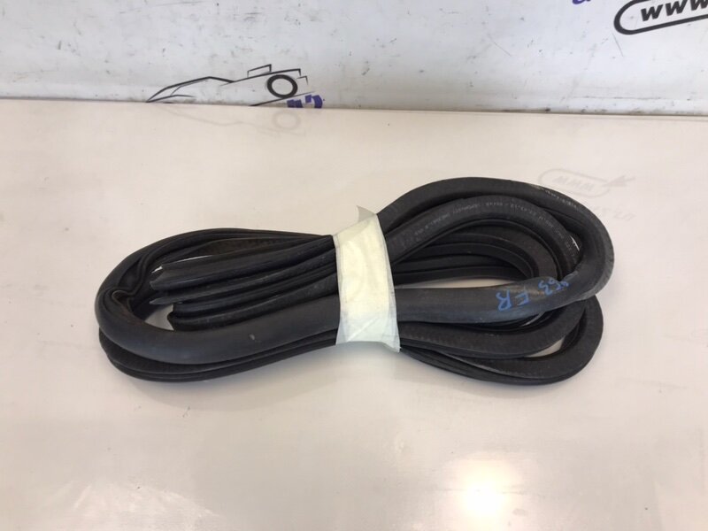 Б/У уплотнитель проема двери Skoda Octavia 2013 1Z3 BSE Перед. Прав. 37613 VAG арт. 1Z0867365J, 1Z0867365