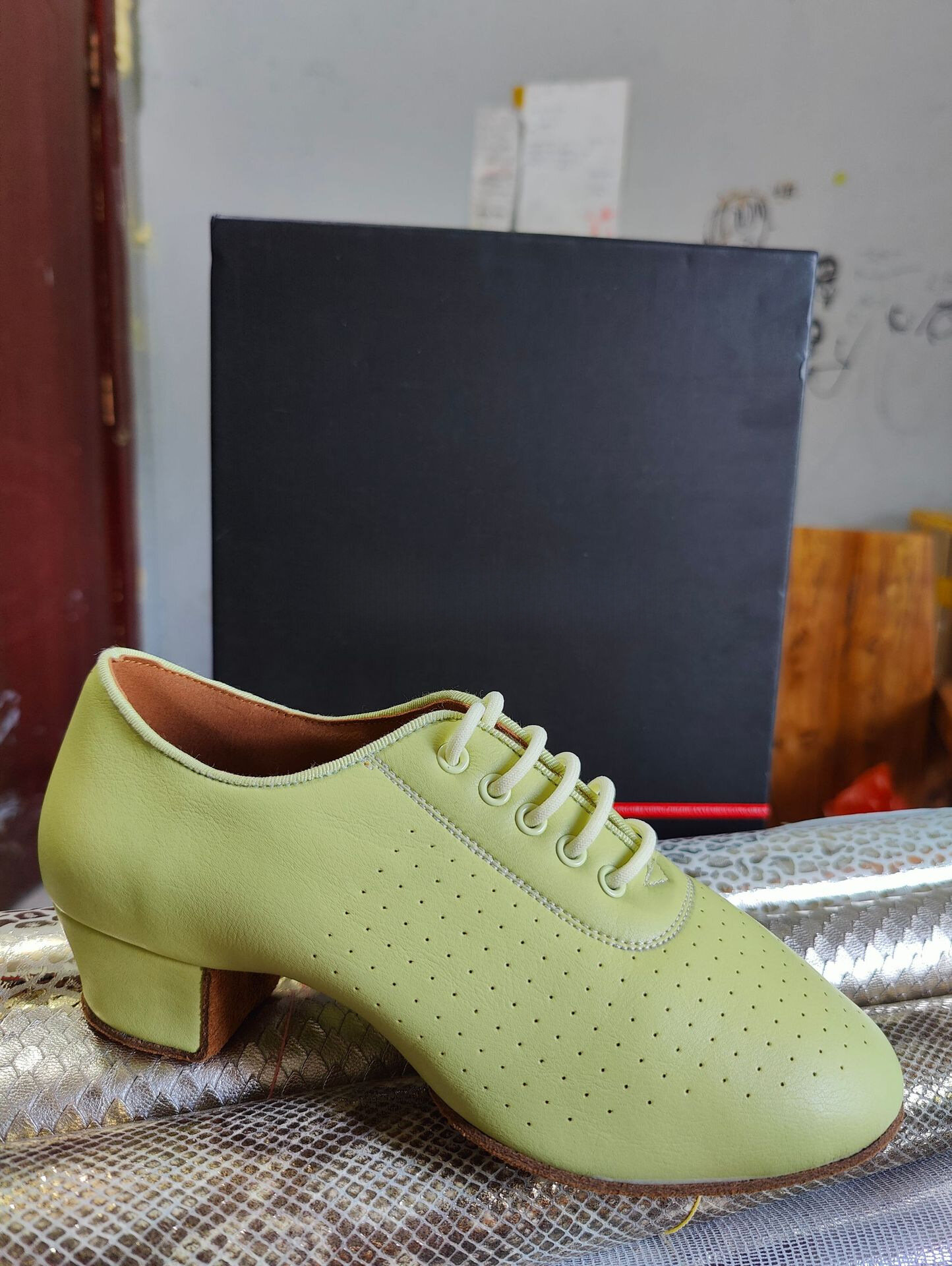 Спортивные туфли