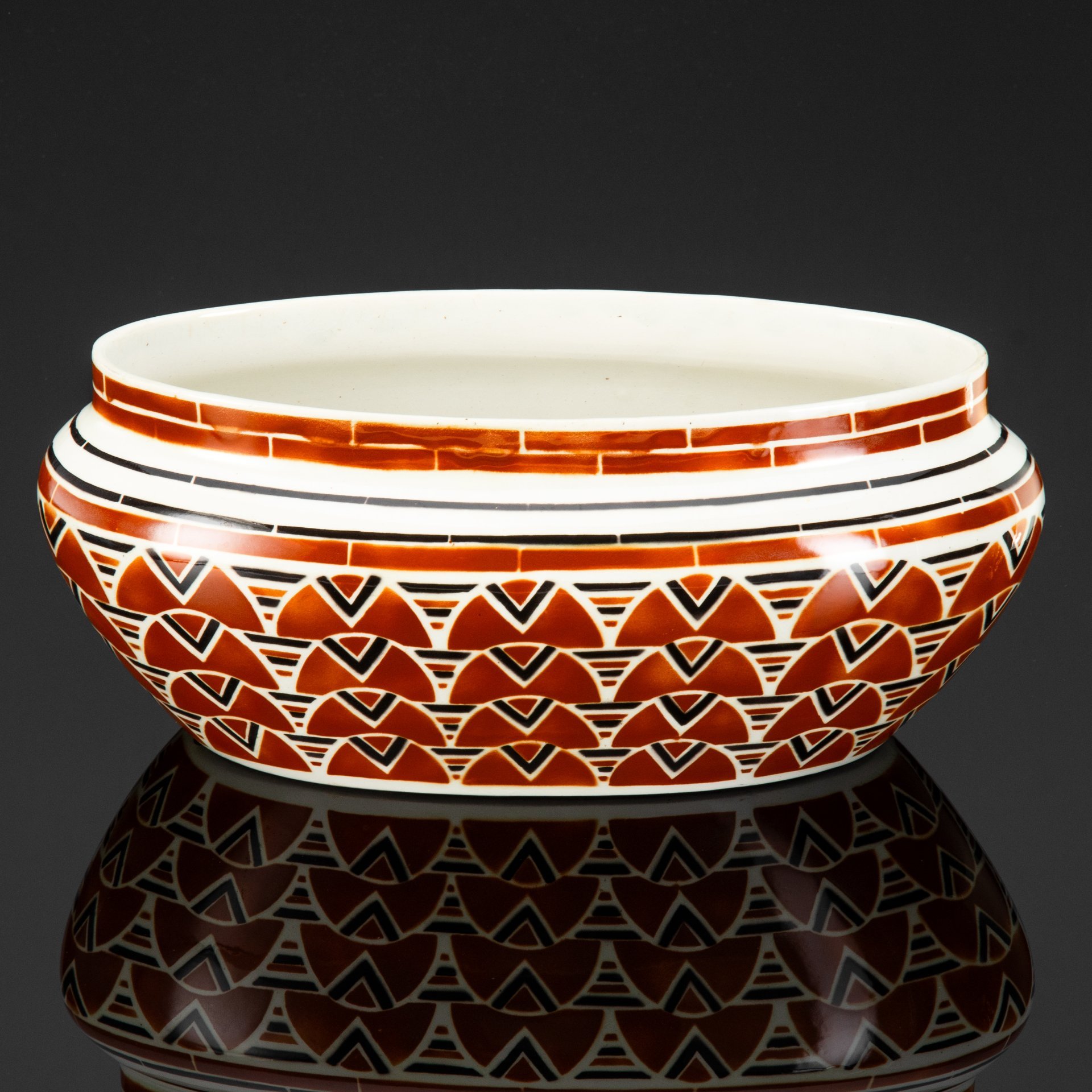 Кашпо овальной формы, украшенное чёрно-коричневыми узорами, Lunéville faience, фаянс