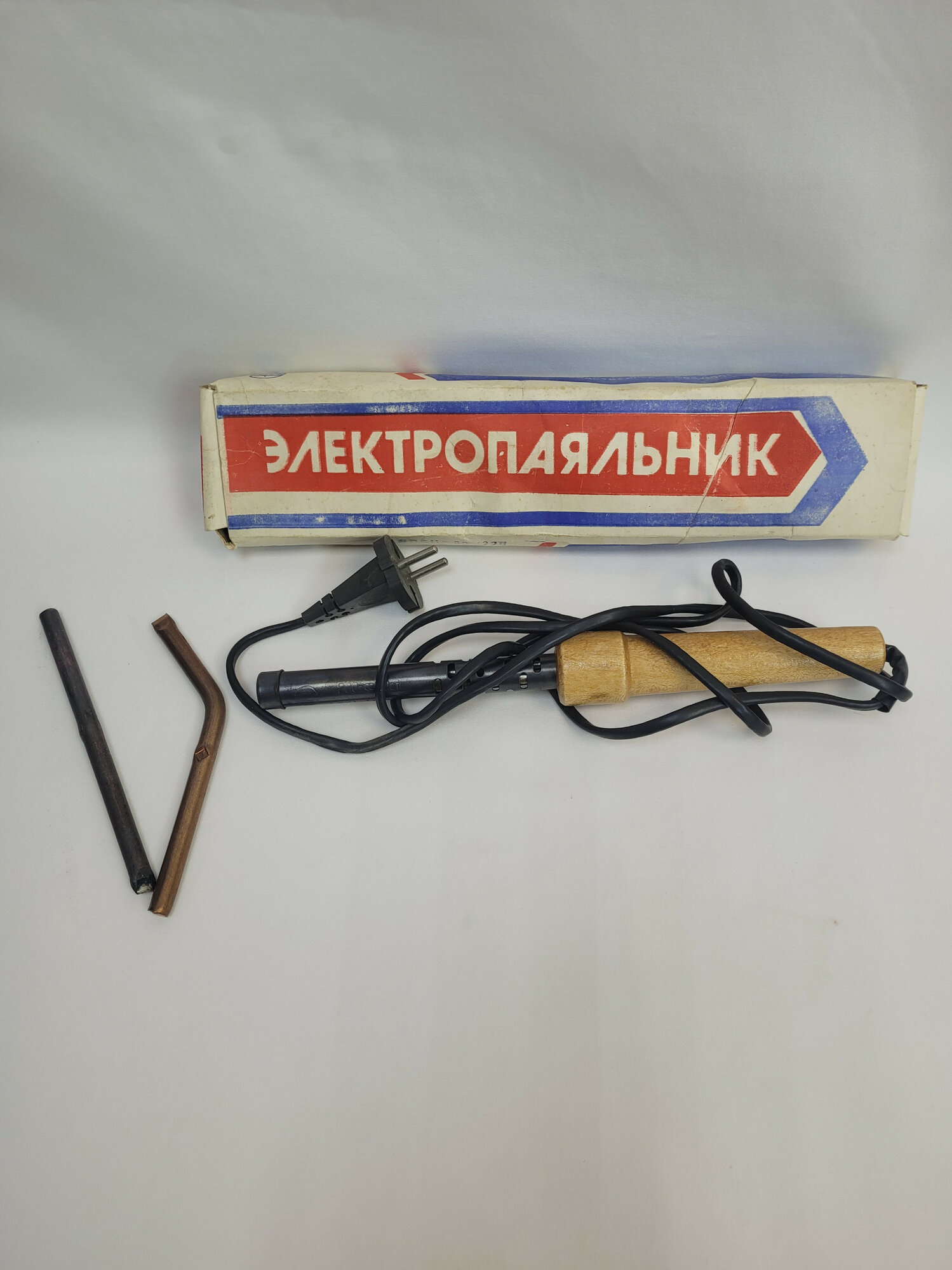 Электропаяльник винтажный, СССР. С деревянной ручкой, шнуром, жалами и коробкой